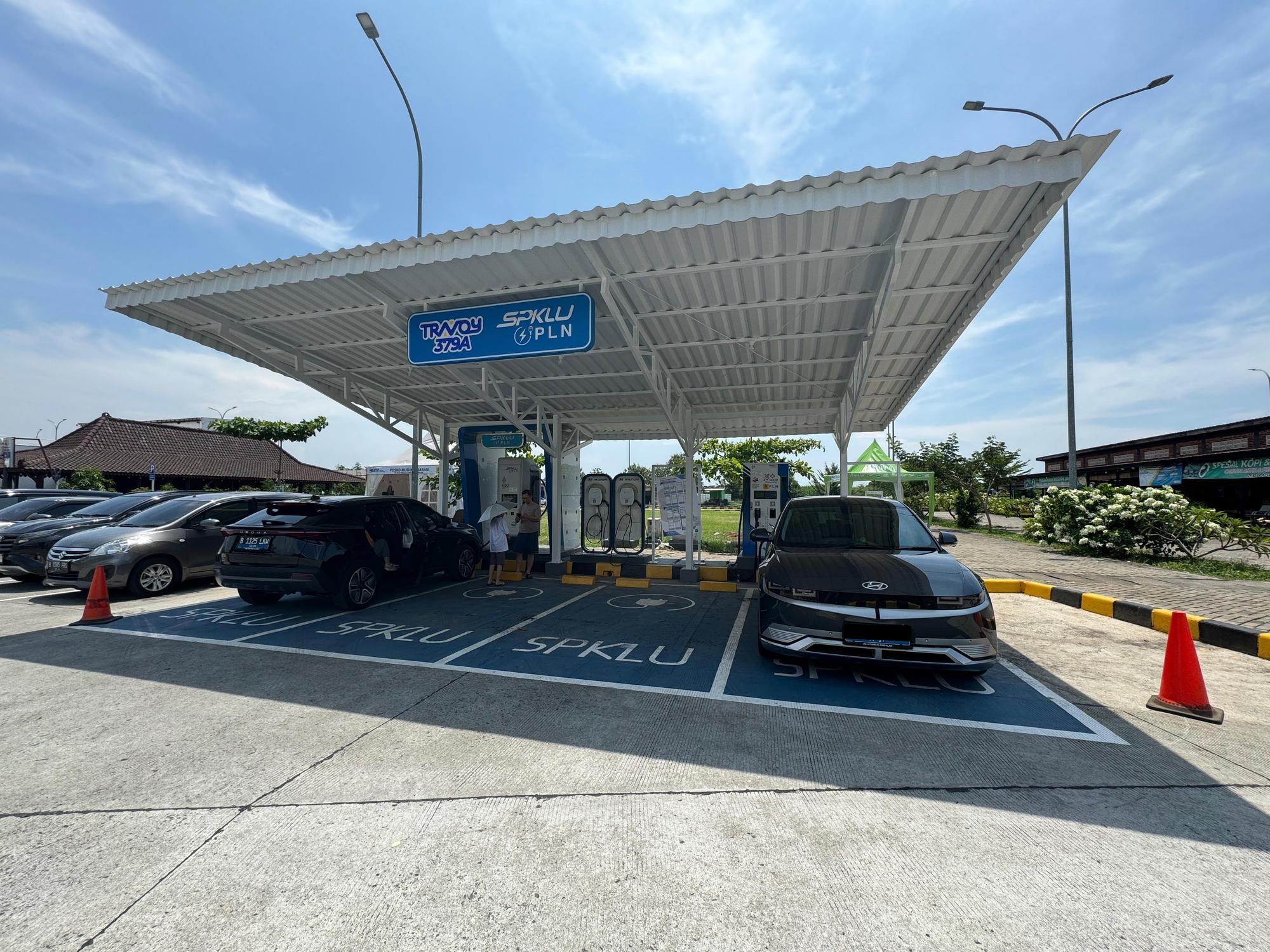 SPKLU Rest Area KM 379A (Arah Timur) | Jl. Tol Semarang - Batang No ...