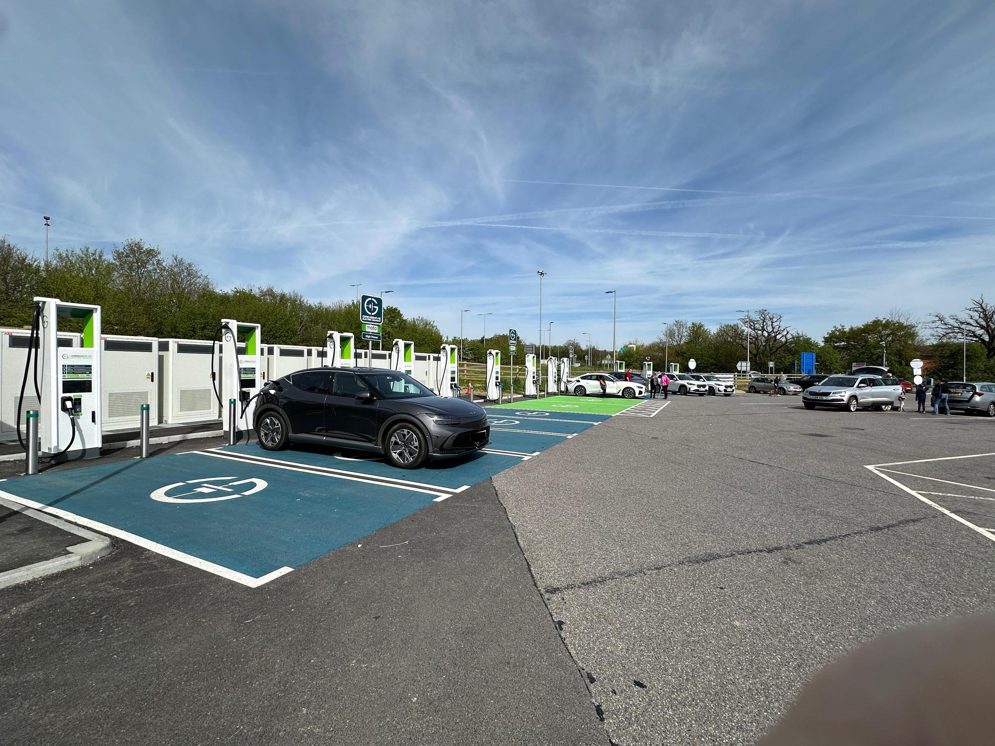 Chieveley Services M4/A34 | Moto Services, M4/A34 Motorway Jct 13 ...