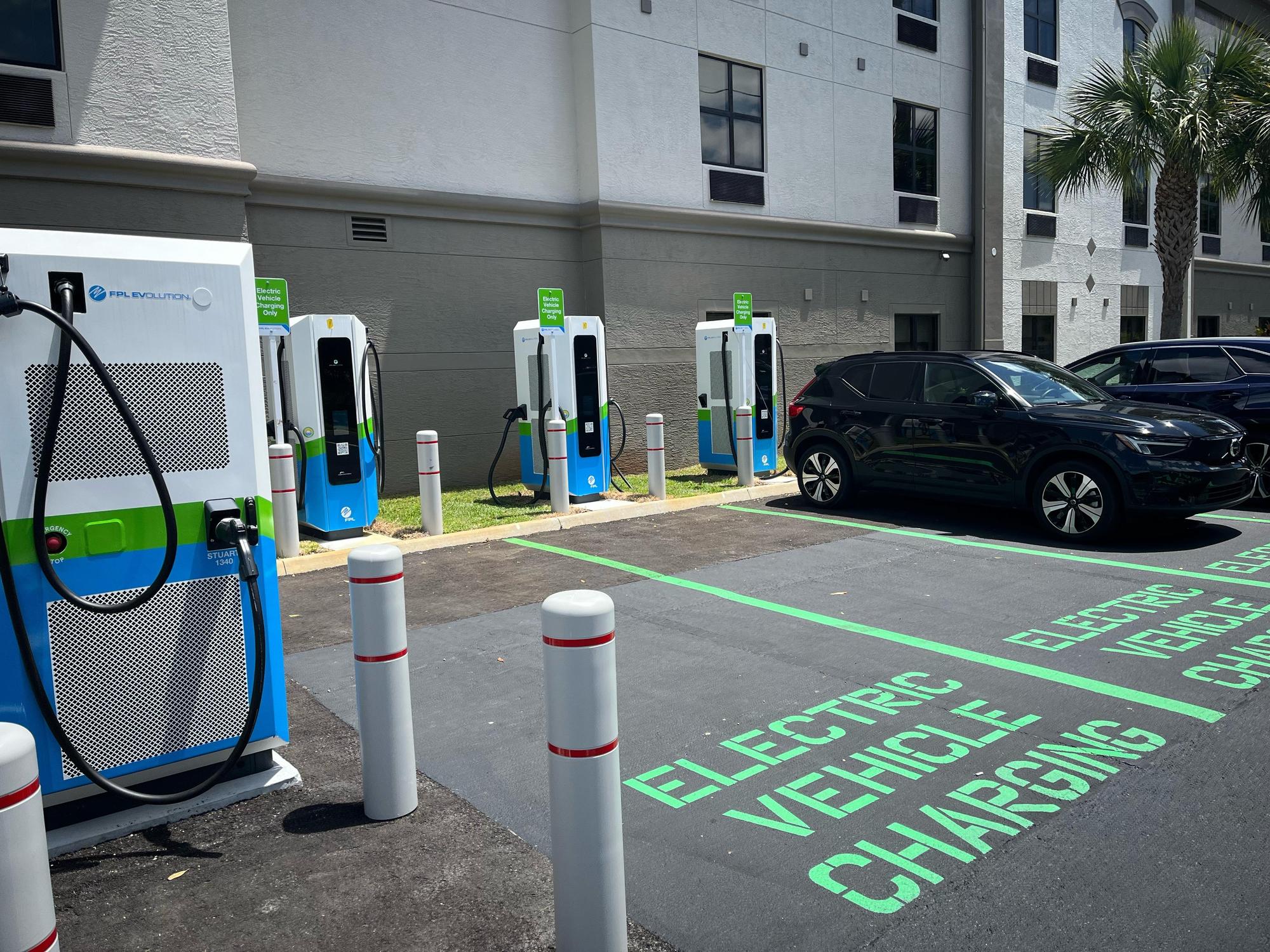 FPL EVolution Stuart Holiday Inn Express | Stuart, FL | EV Station