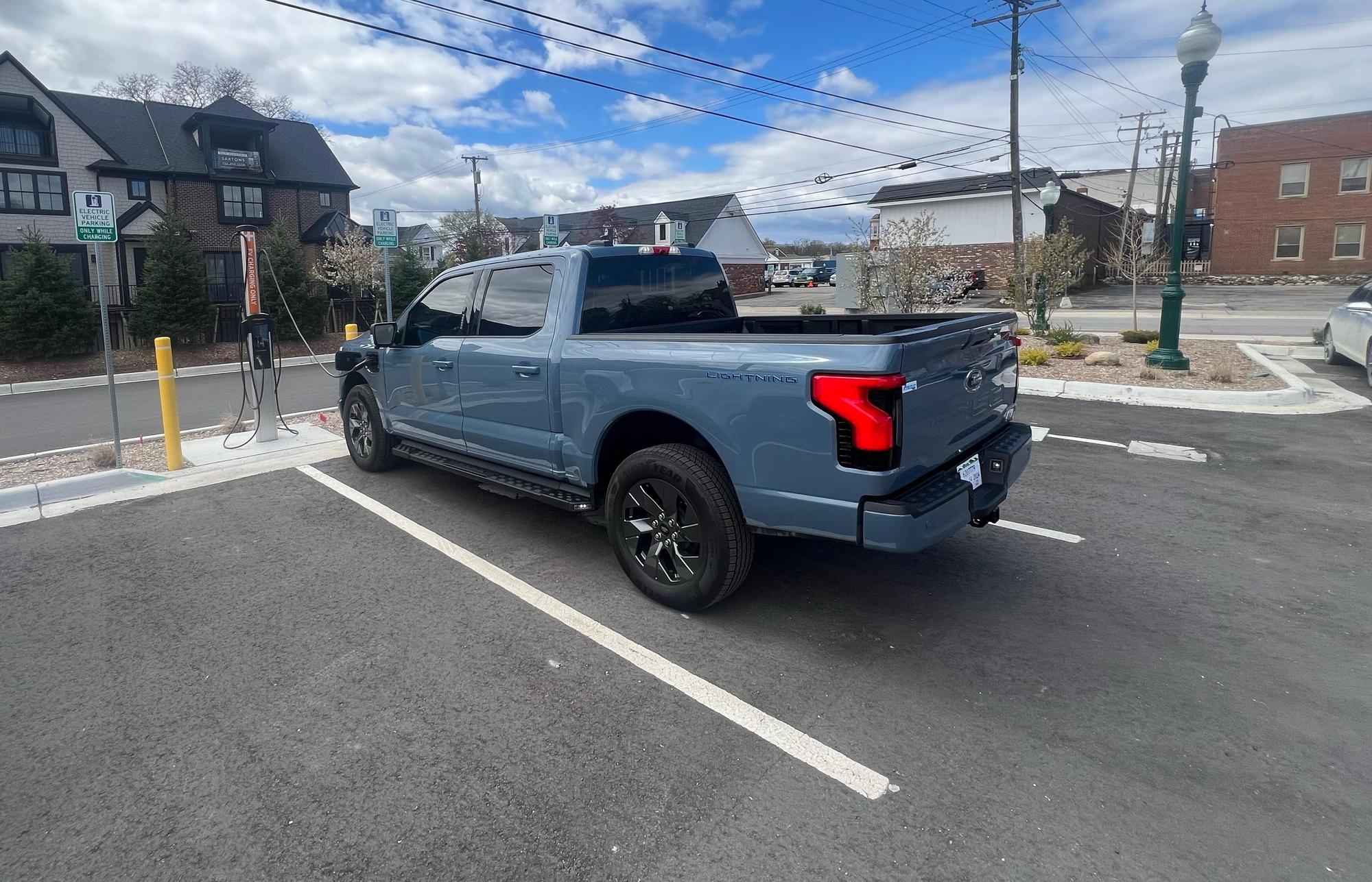 City of Plymouth Downtown Public Parking Lot | Plymouth, MI | EV Station