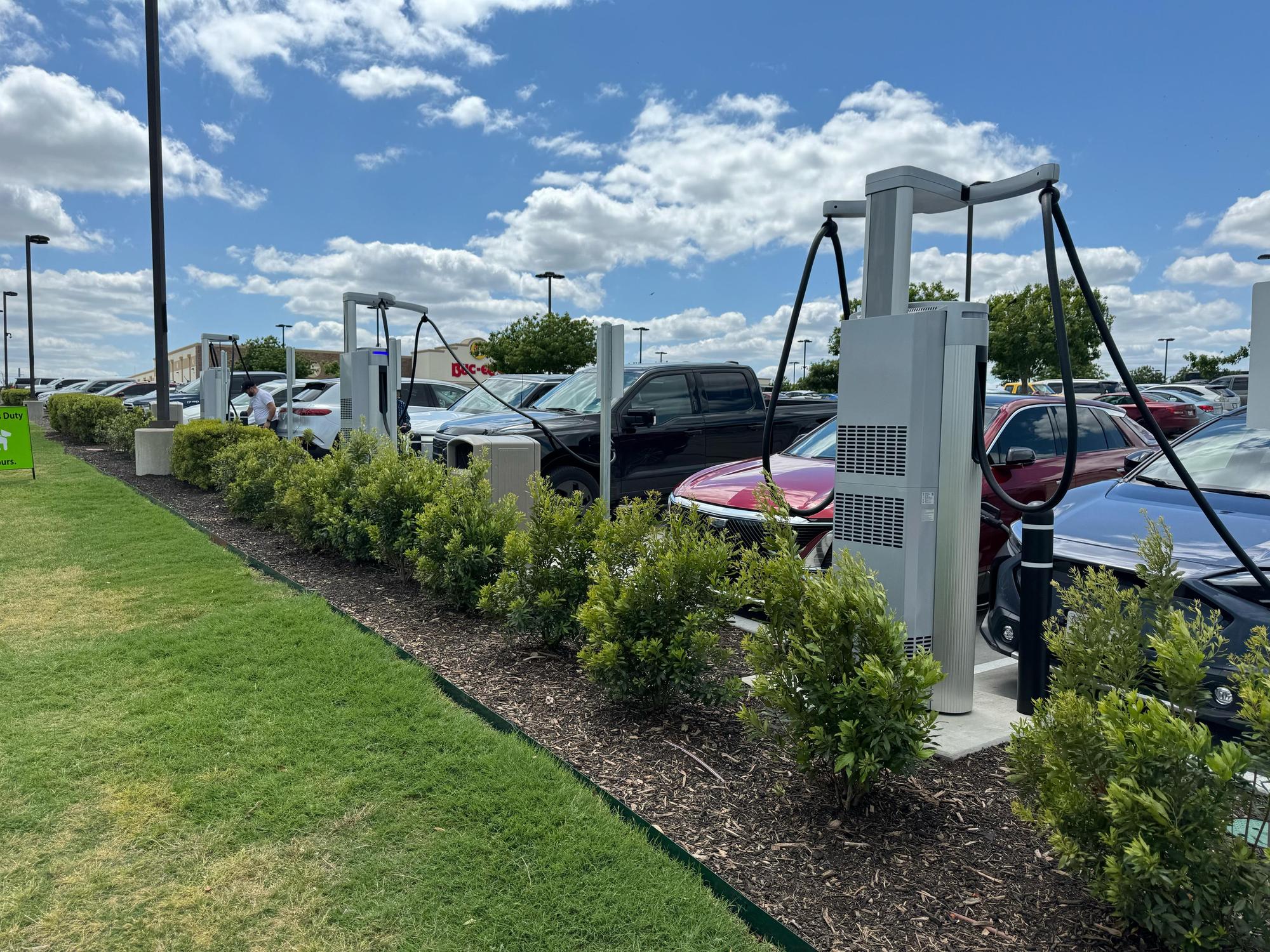 Buc-ee's Temple, TX | Mercedes-Benz High-Power Charging | Temple, TX ...