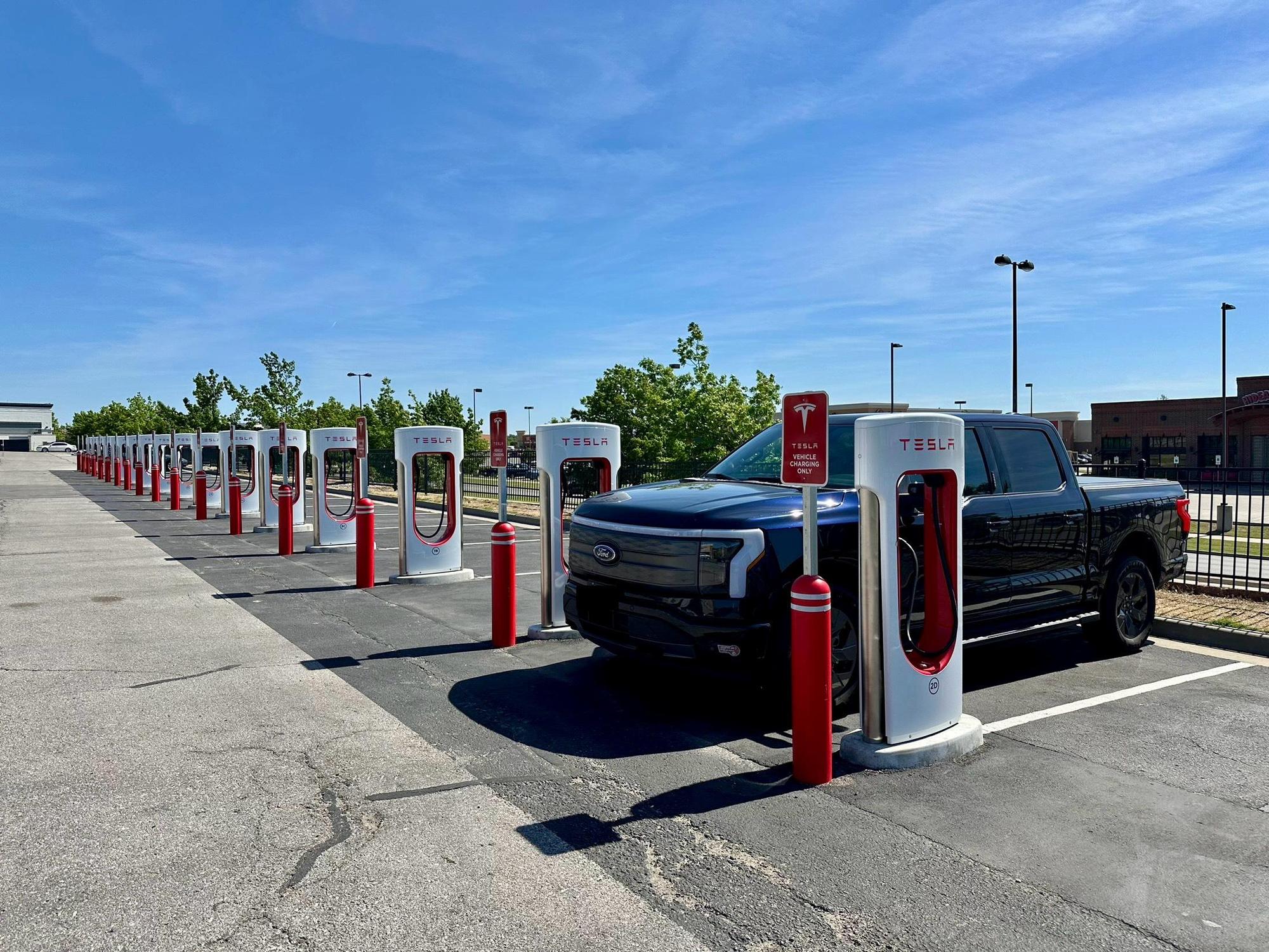 Tulsa Hills Shopping Center | Tulsa, OK | EV Station