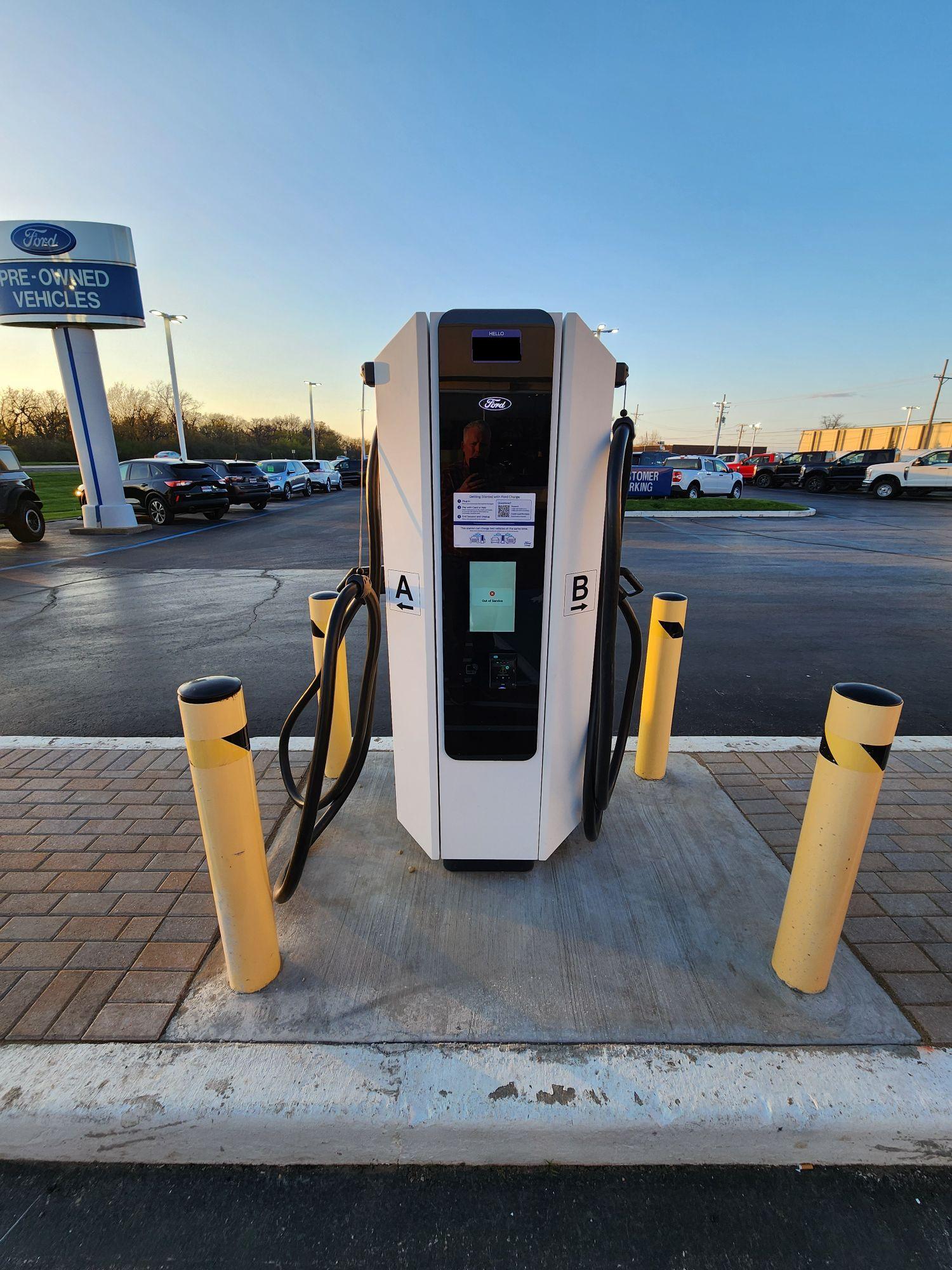 Victor Ford | Wauconda, IL | EV Station