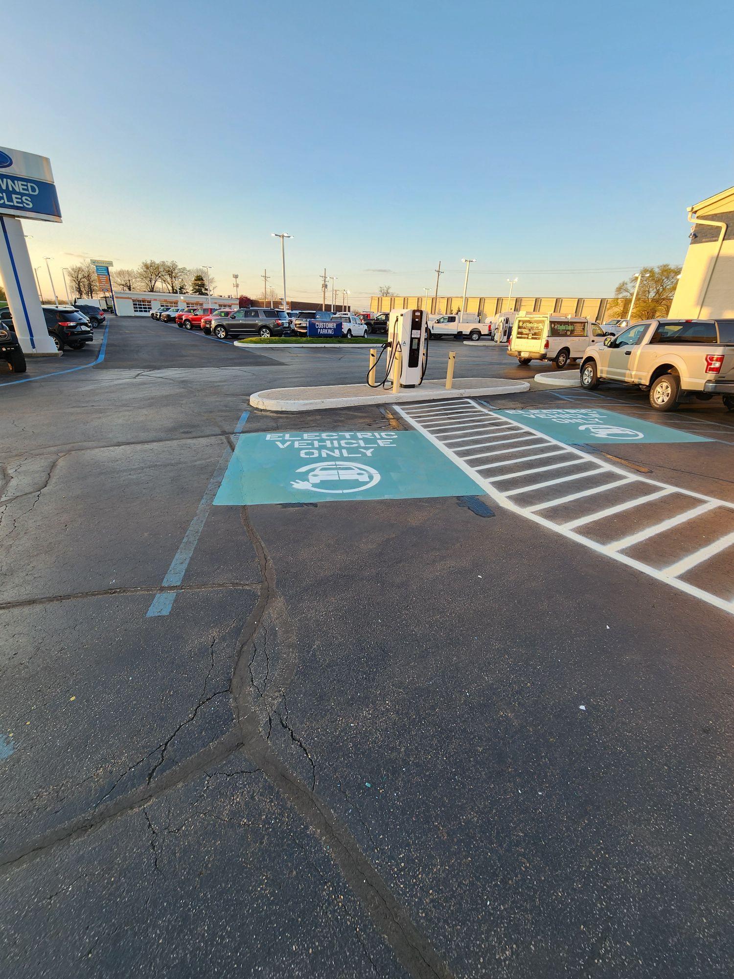 Victor Ford | Wauconda, IL | EV Station
