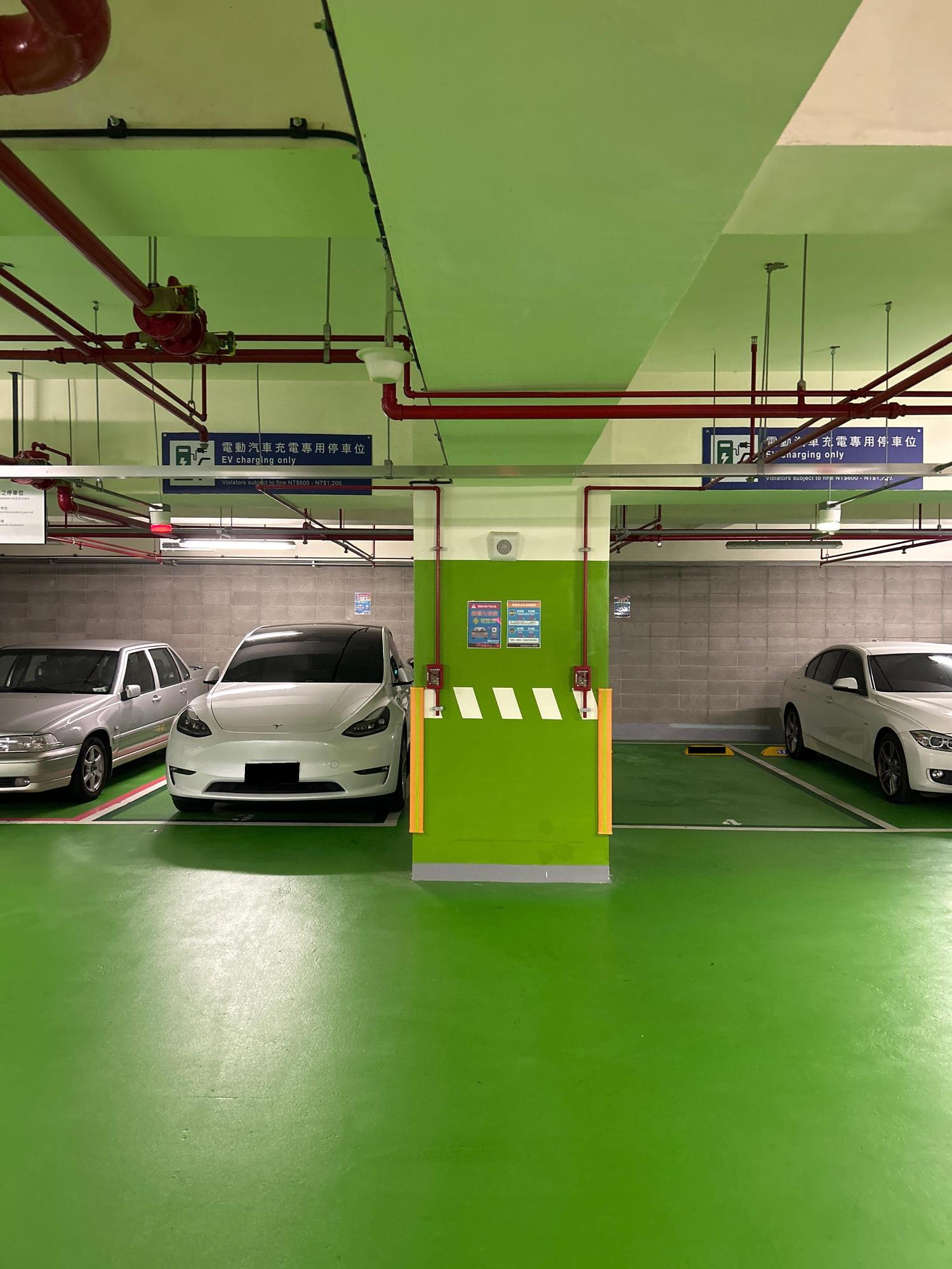 莒光社宅地下停車場的 | 台北市萬華區萬大路22號 | EV Station