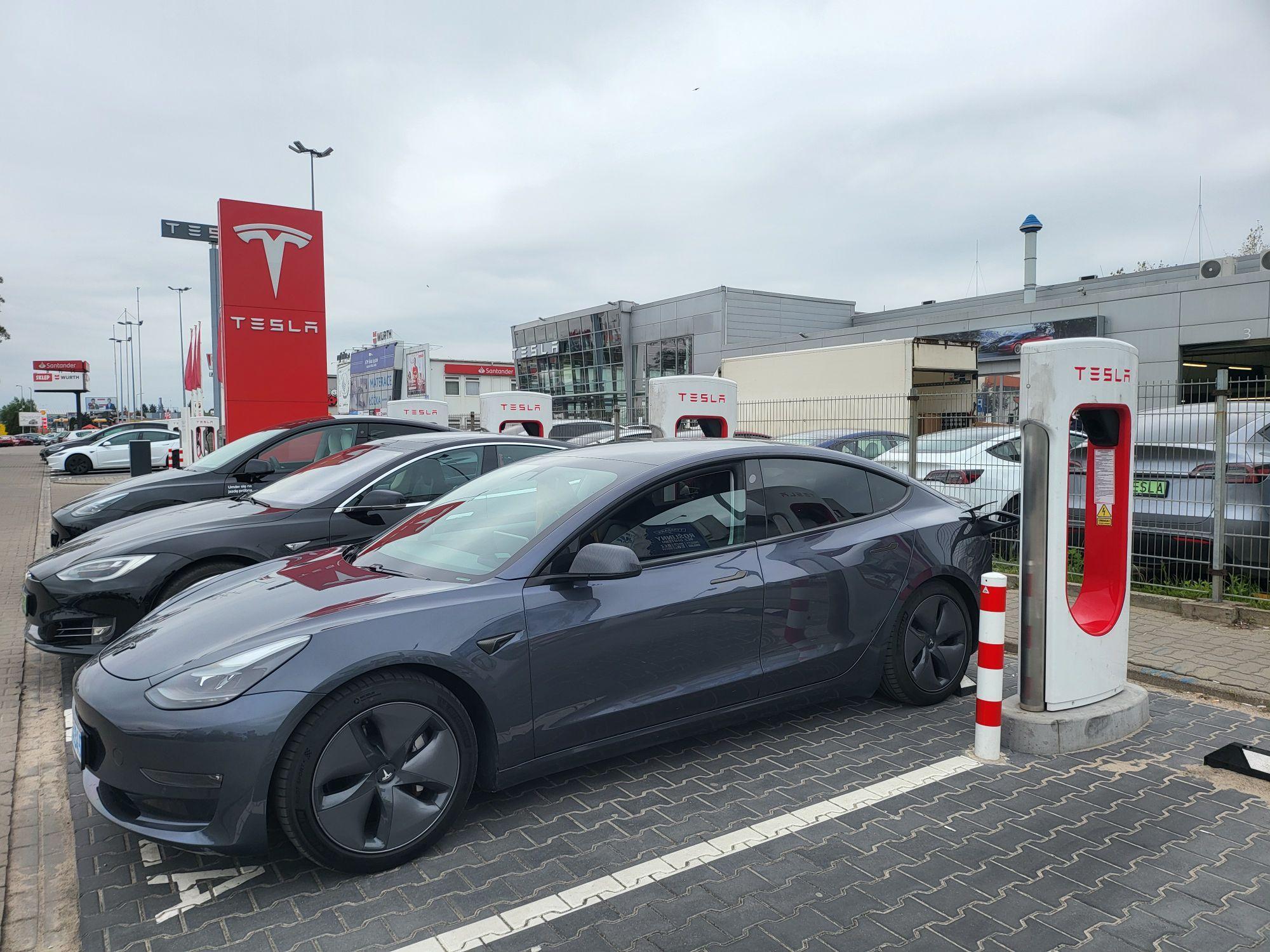Tesla Center Warsaw Ząbki (1) | Ząbki, Mazowieckie | EV Station
