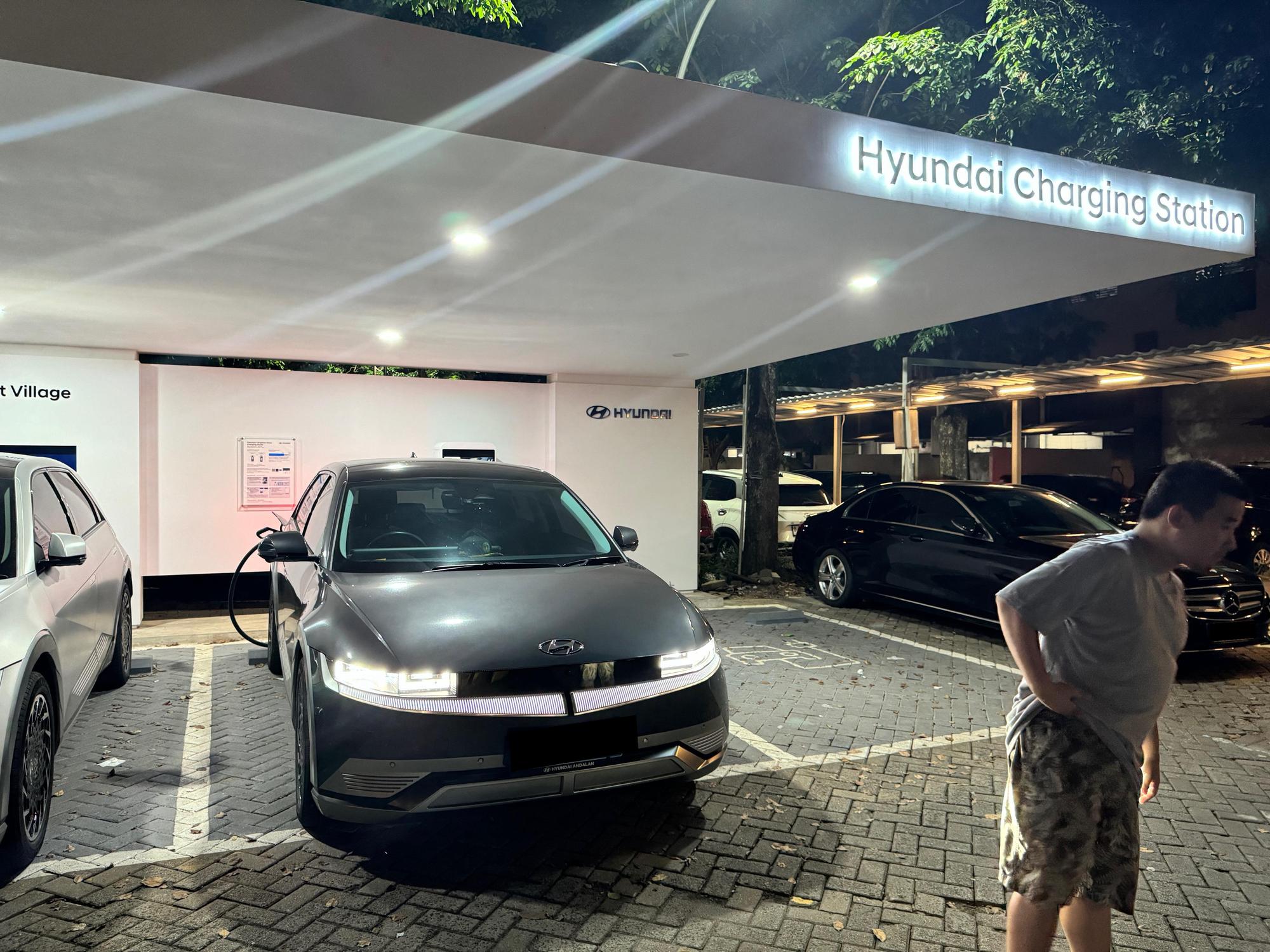 Hyundai Charging Station - Pluit Village | Pluit Village Mall, 42, Jl ...