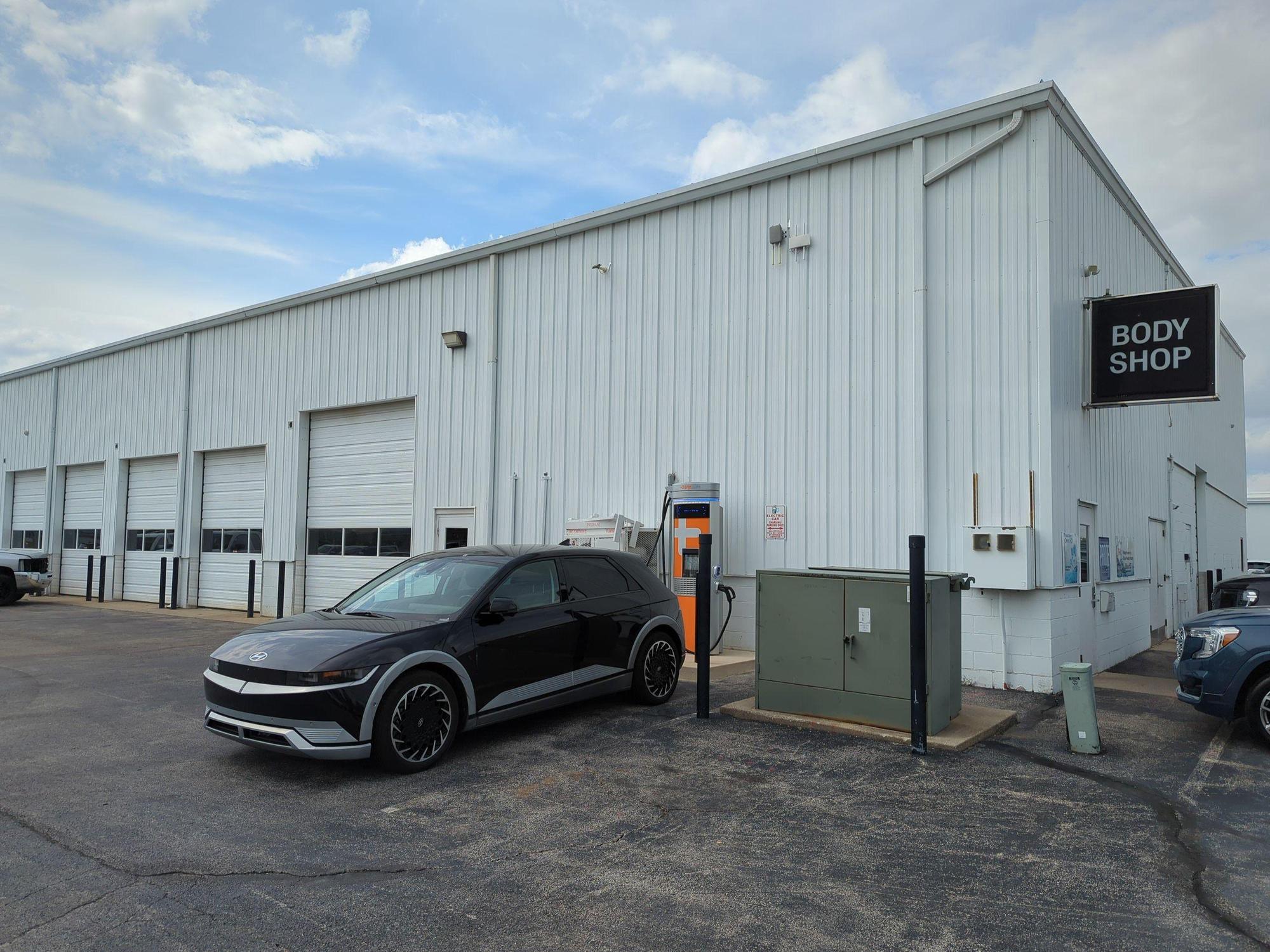 Stoops Buick GMC | Muncie, IN | EV Station