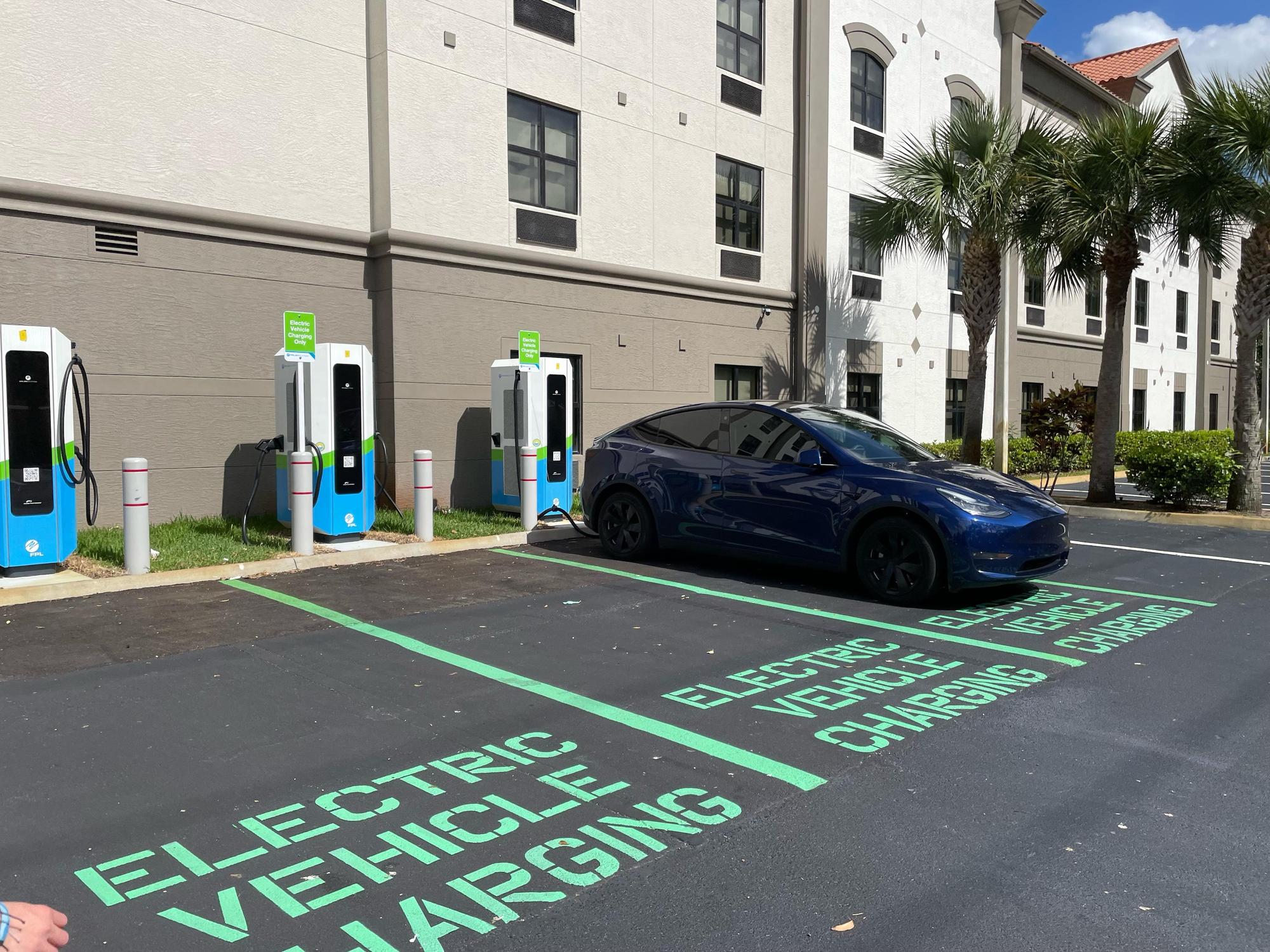 FPL EVolution Stuart Holiday Inn Express | Stuart, FL | EV Station