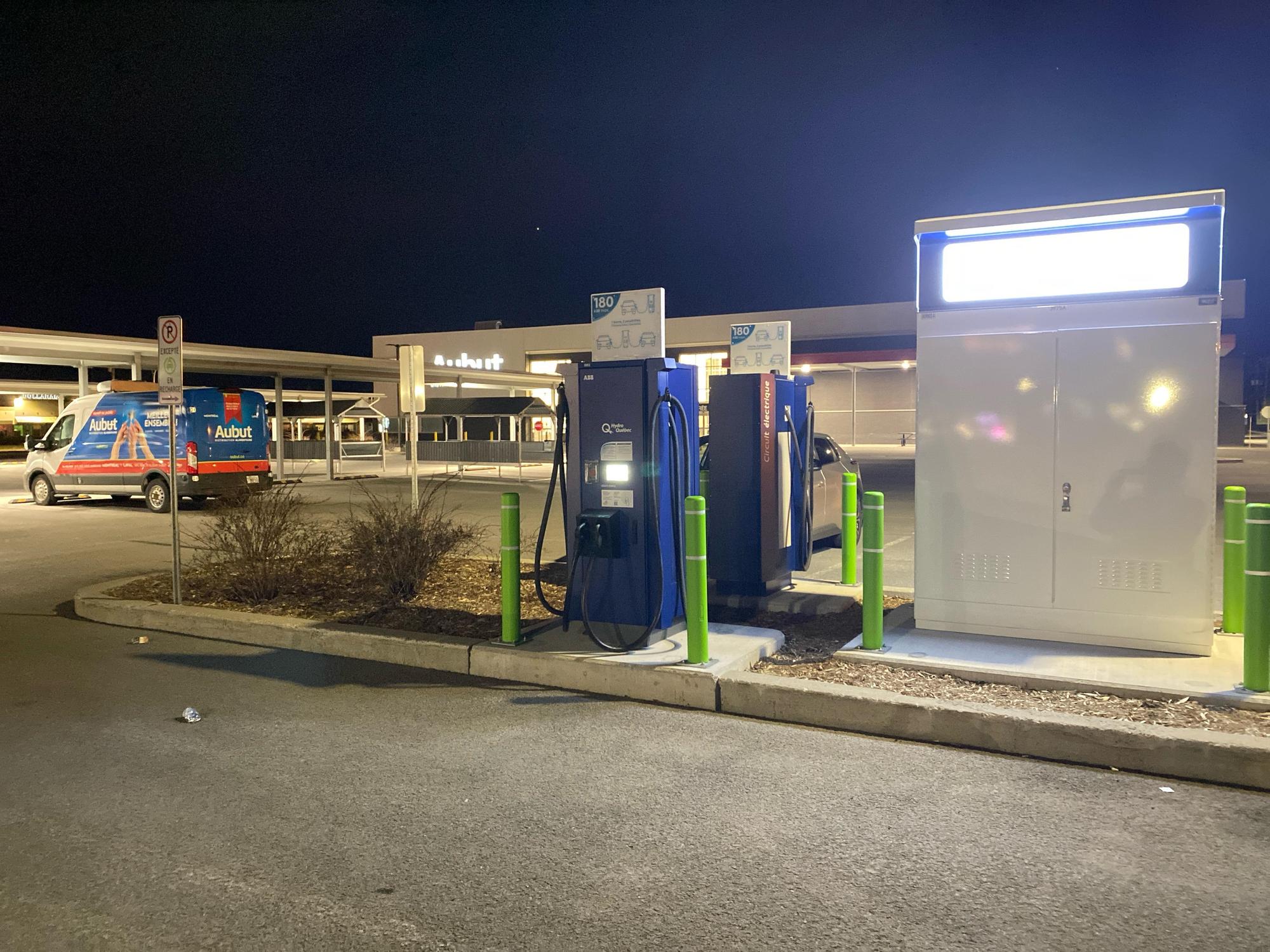 Aubut Distribution Alimentaire | Laval, QC | EV Station