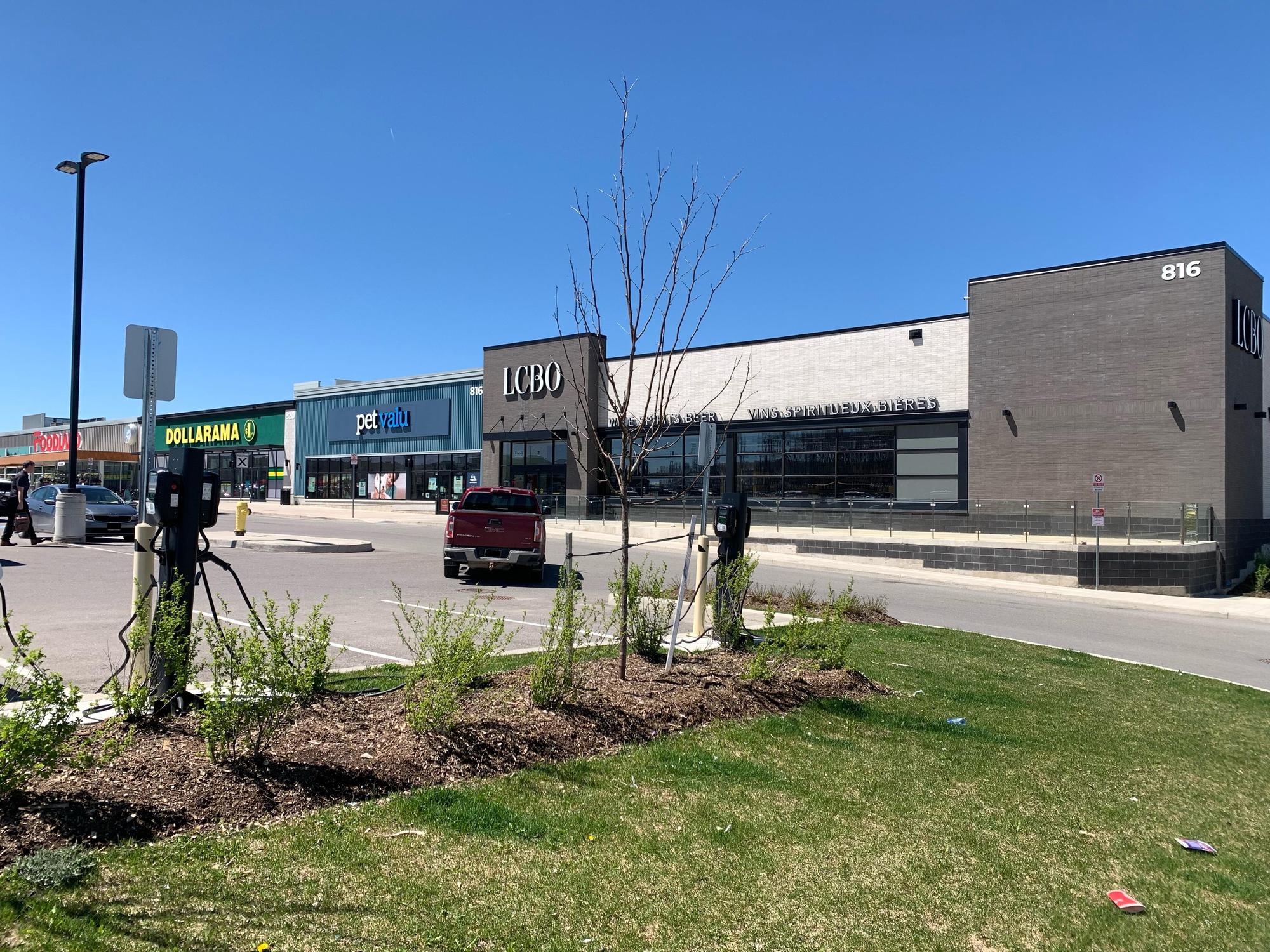 Fieldgate Commercial Plaza | Shelburne, ON | EV Station