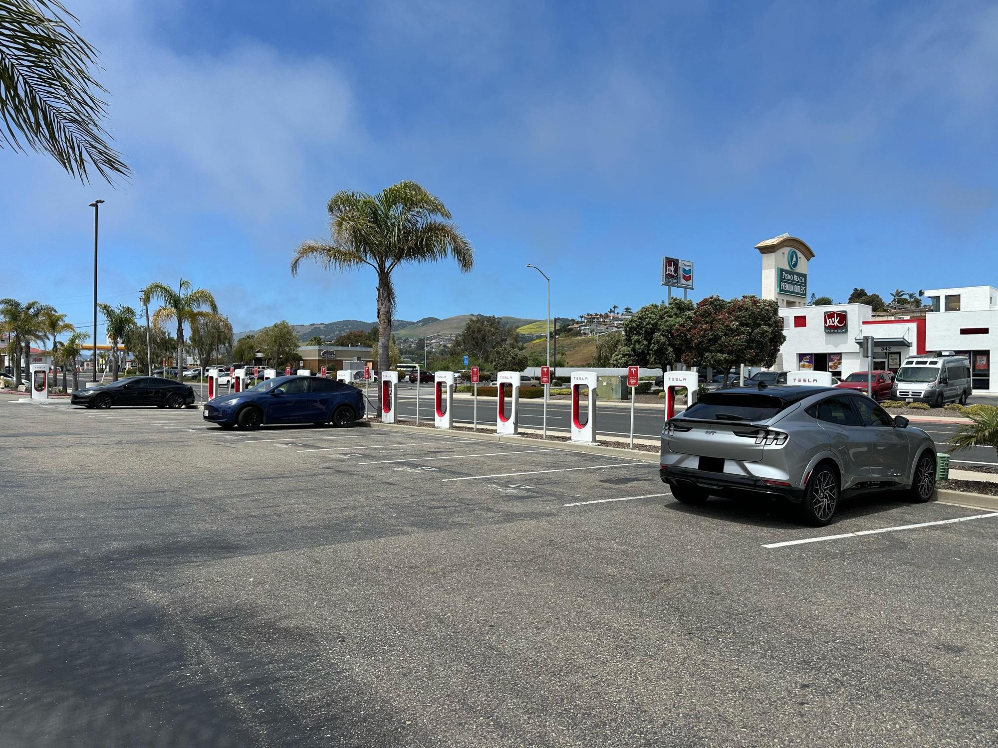 Pismo Beach Premium Outlets - Volcom | Pismo Beach, CA | EV Station