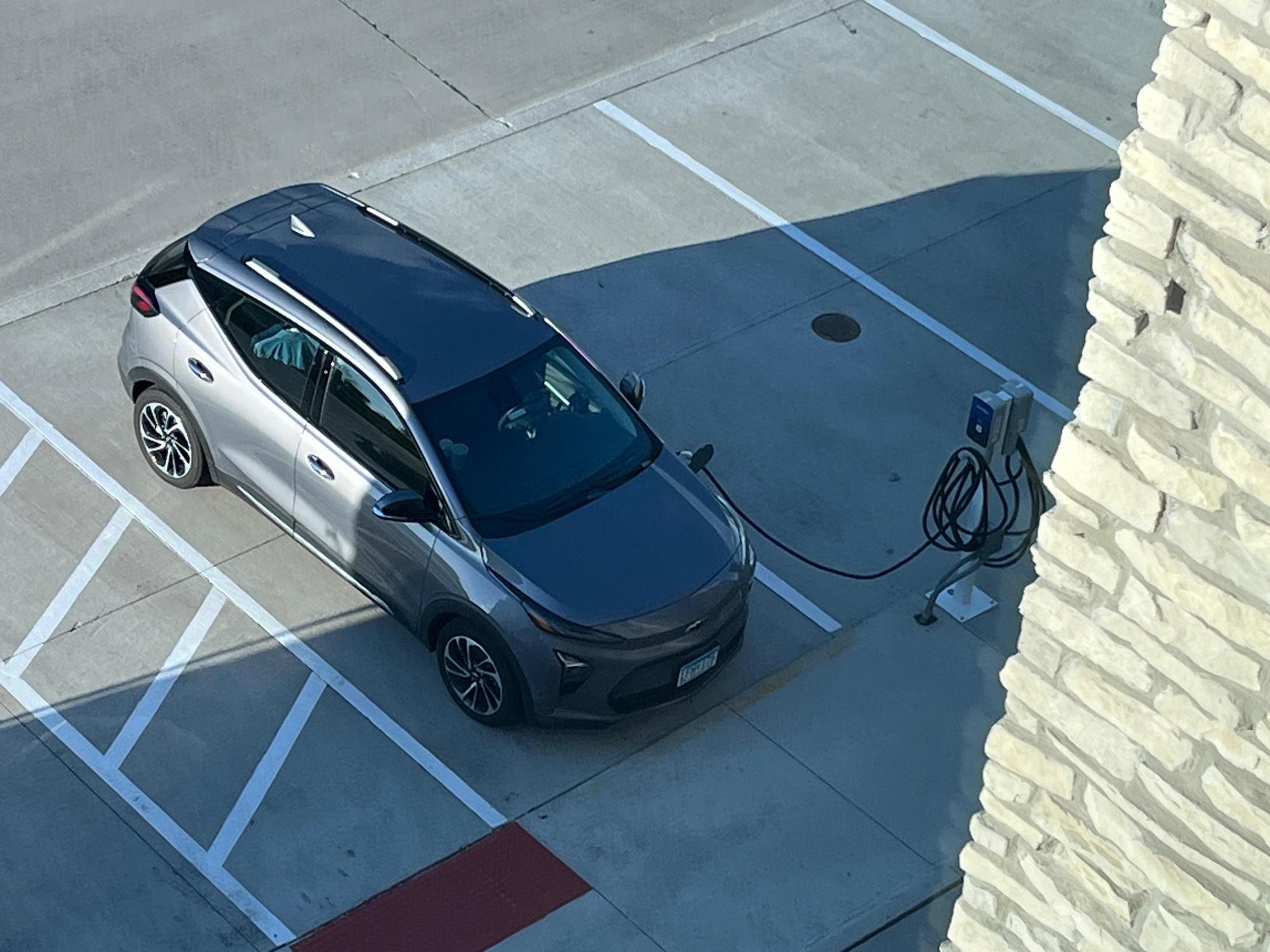 Holiday Inn Express & Suites - Des Moines/Ankeny | Ankeny, IA | EV Station