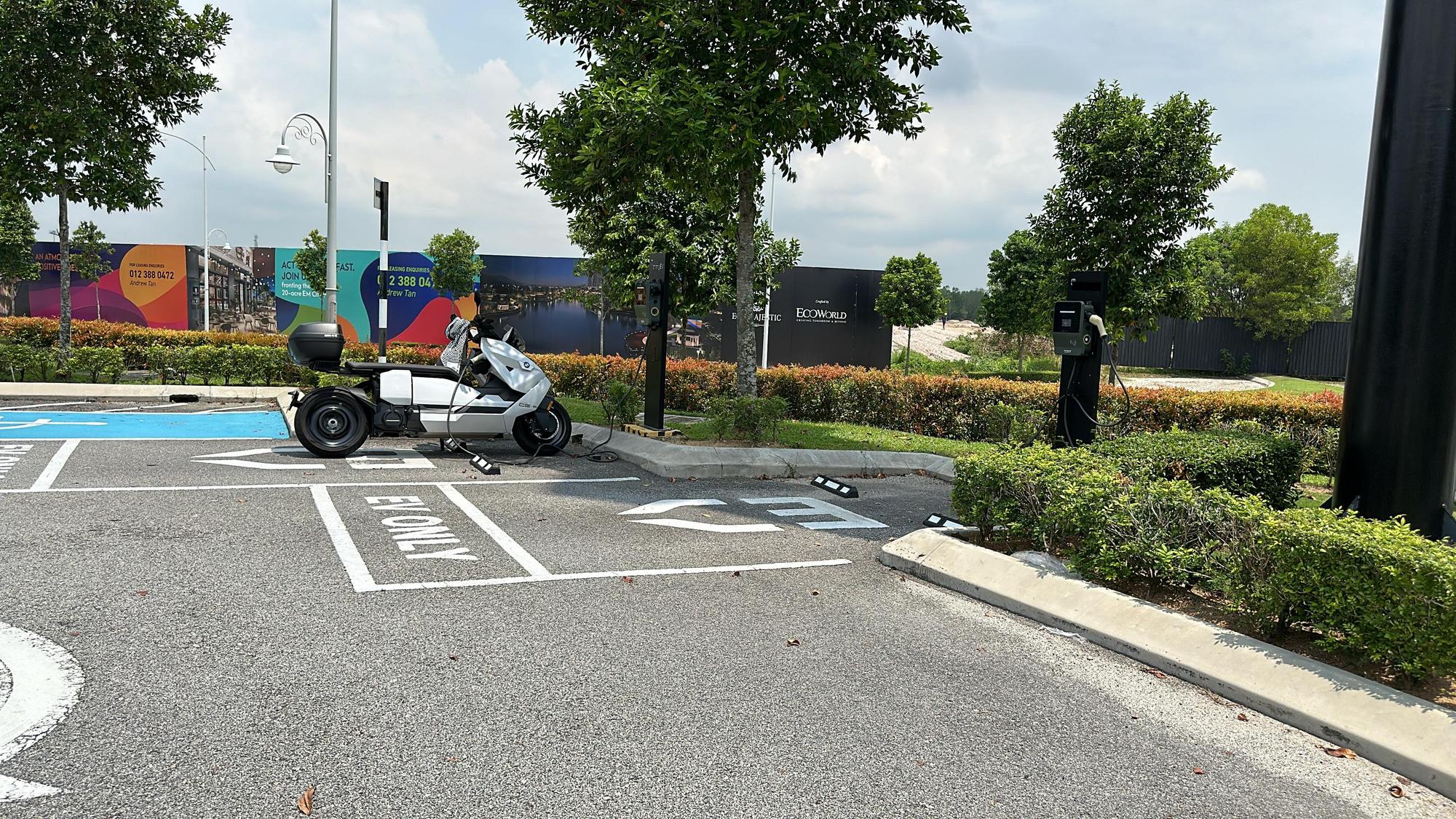chargEV | Starbucks Eco Majestic (17 kW AC) | Beranang, Selangor | EV ...