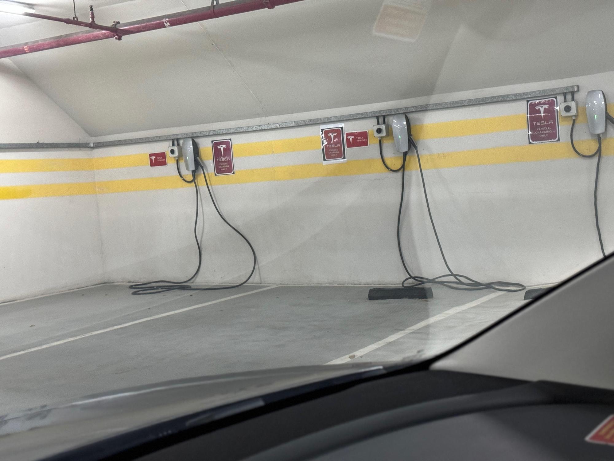 Radisson Blu Hotel | أبو ظبي, Abu Dhabi | EV Station