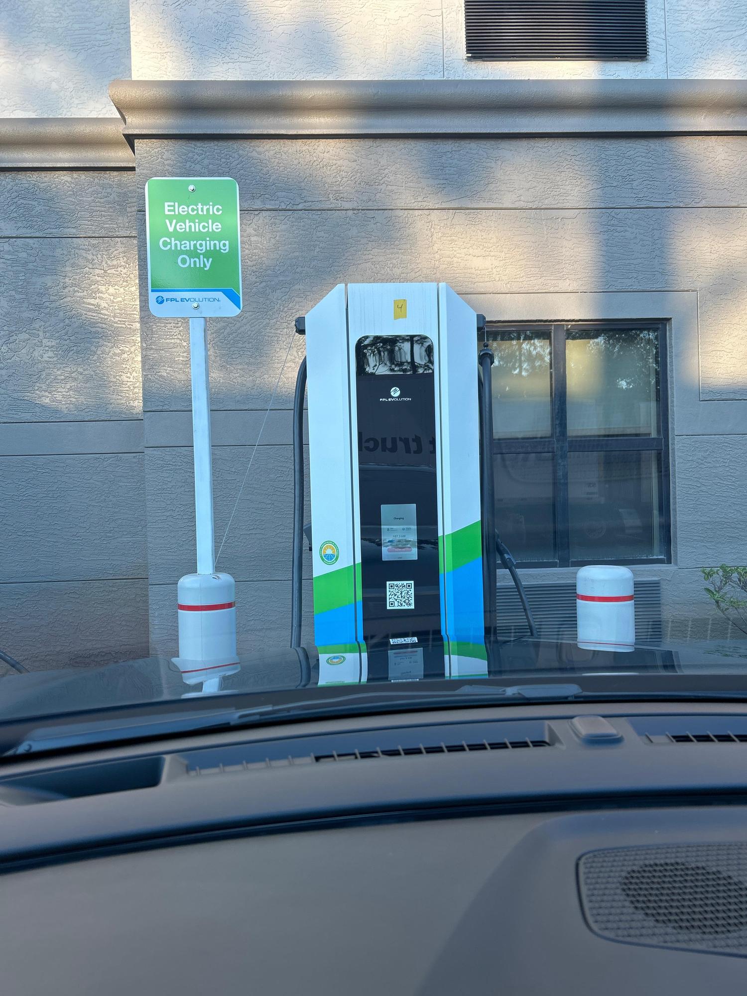 FPL EVolution Stuart Holiday Inn Express | Stuart, FL | EV Station