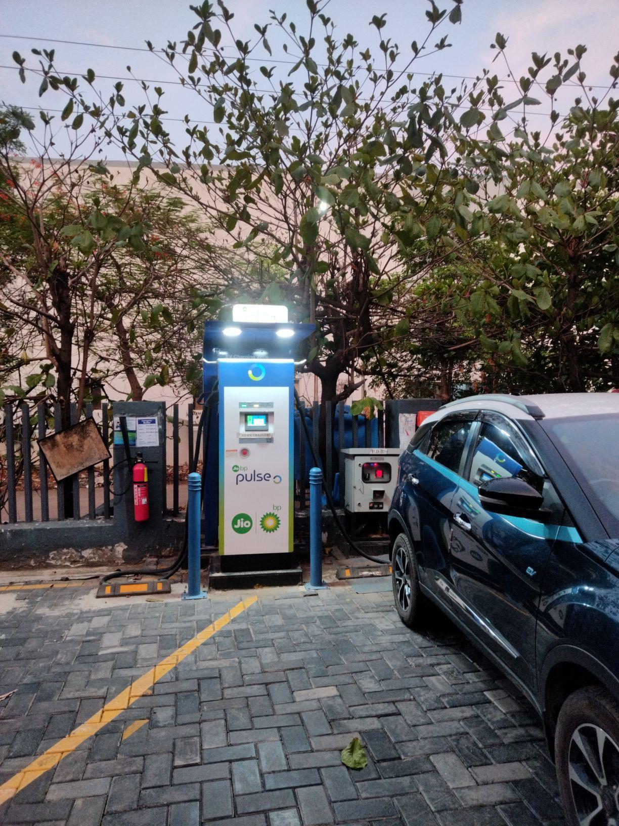 Jio-BP-Citroen B4S Motors, Hinjewadi | Pimpri-Chinchwad, MH | EV Station