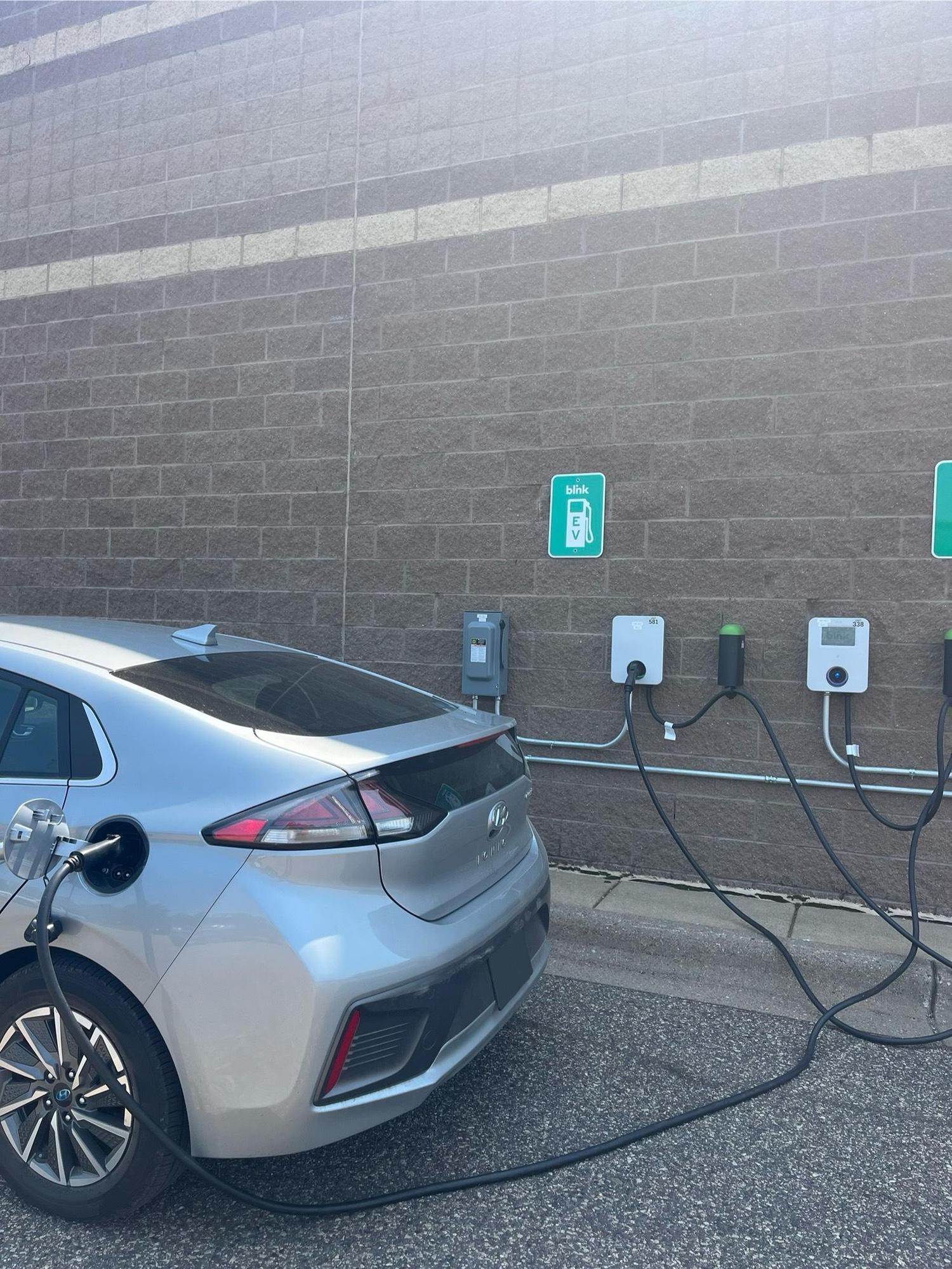 Hudson Chrysler Dodge Jeep RAM (1) | Hudson, WI | EV Station