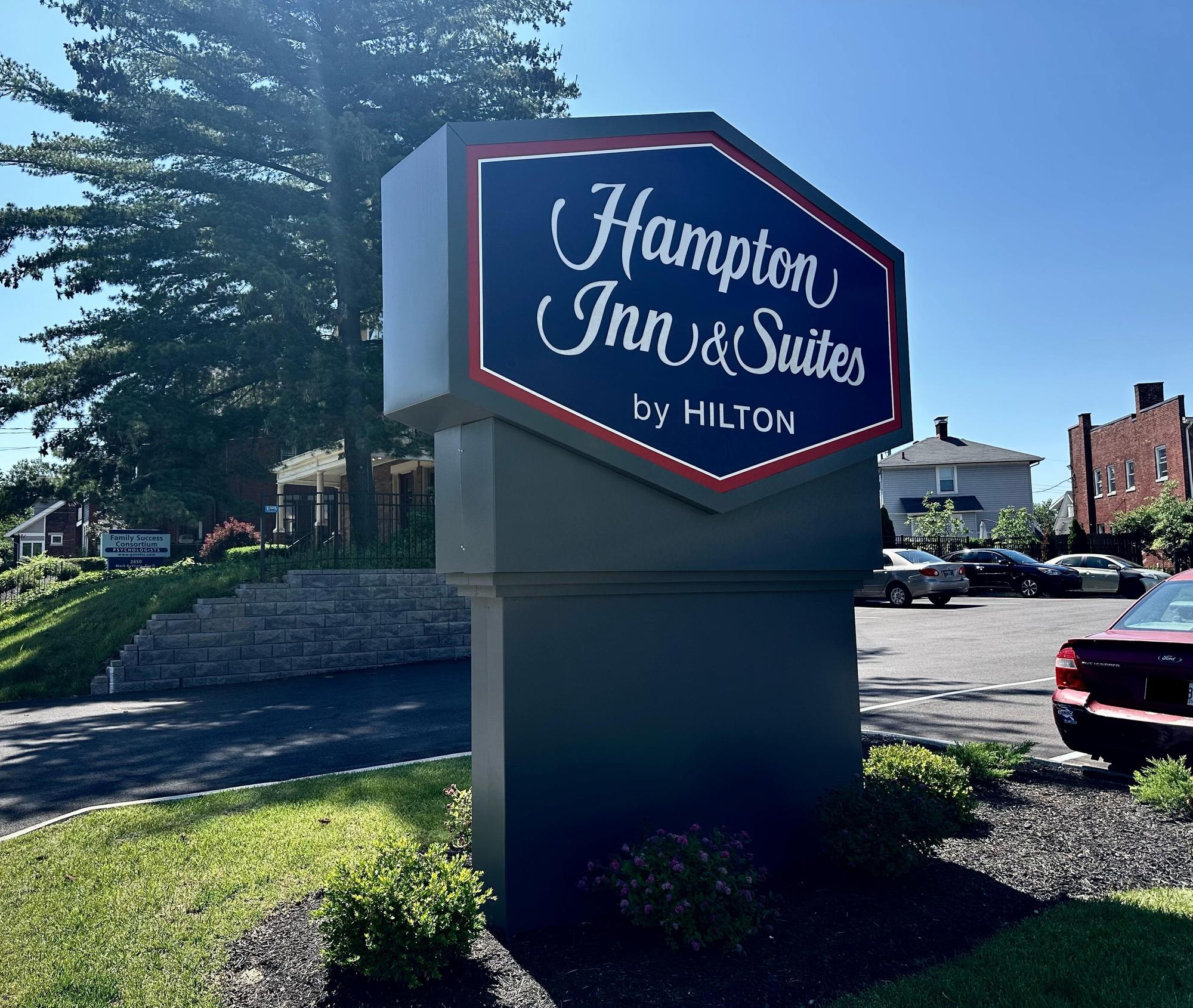 Hampton Inn and Suites by Hilton Cincinnati Midtown Rookwood ...