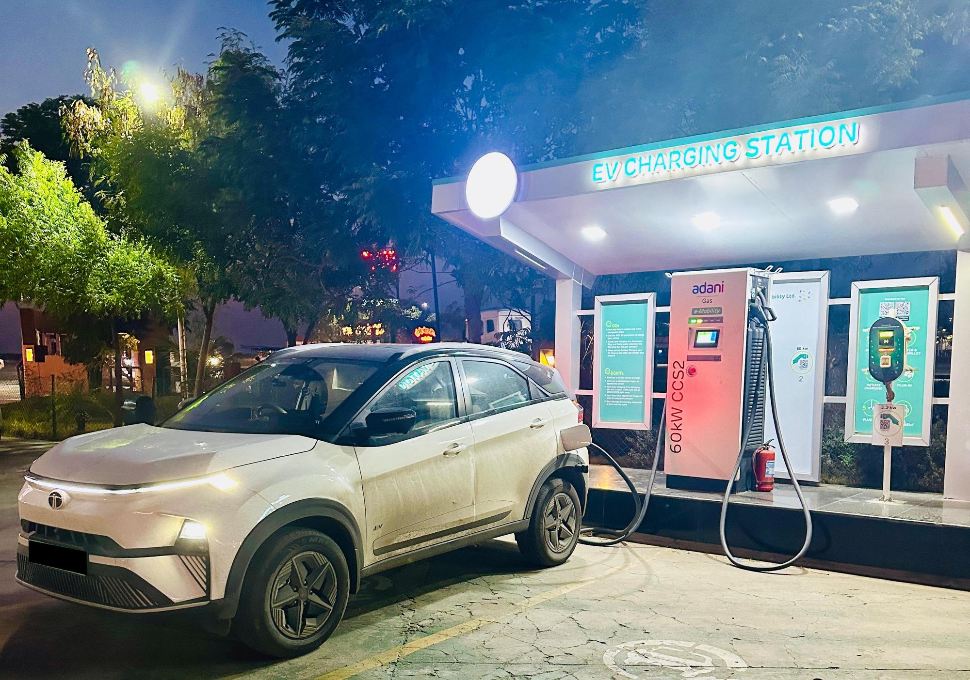 Gallops Food Plaza Fedara | Fedara, GJ | EV Station