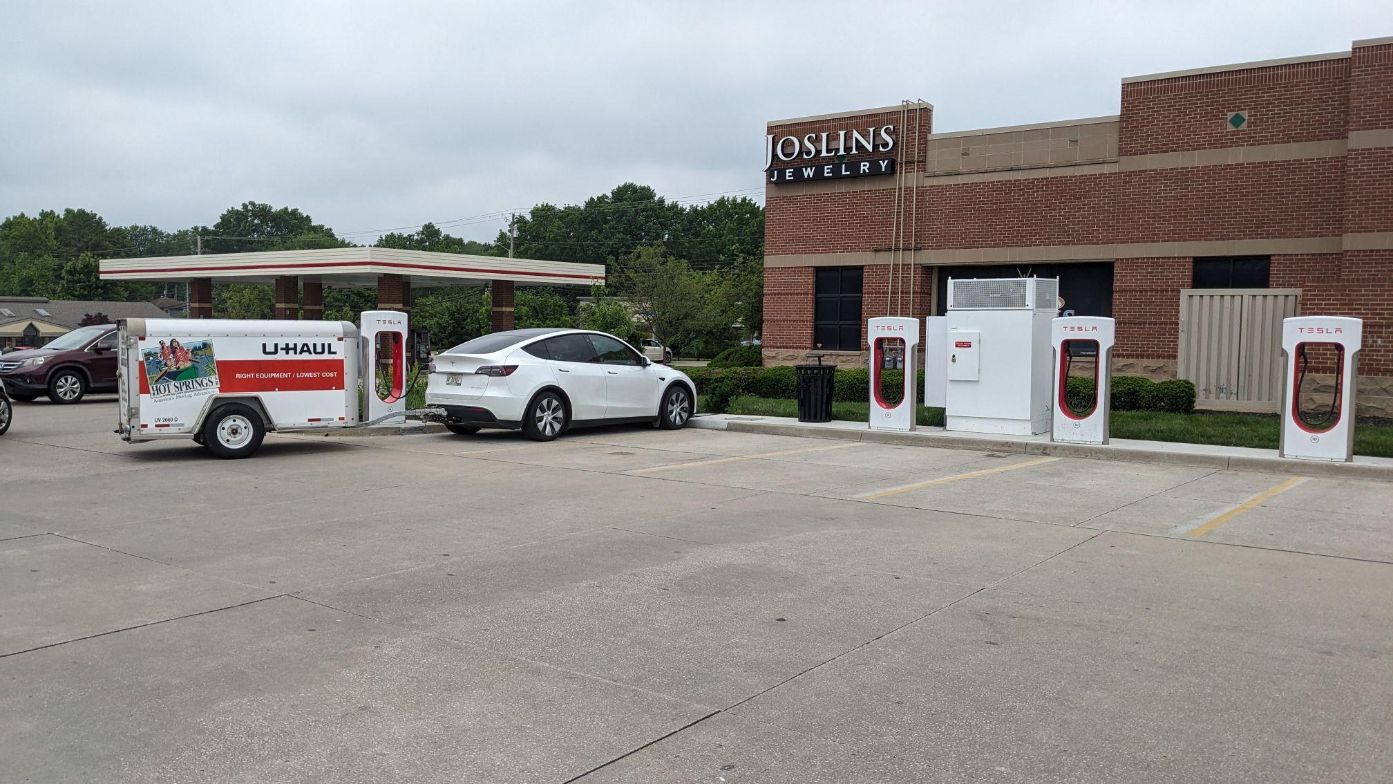 Hy-Vee Overland Park (2) | Overland Park, KS | EV Station