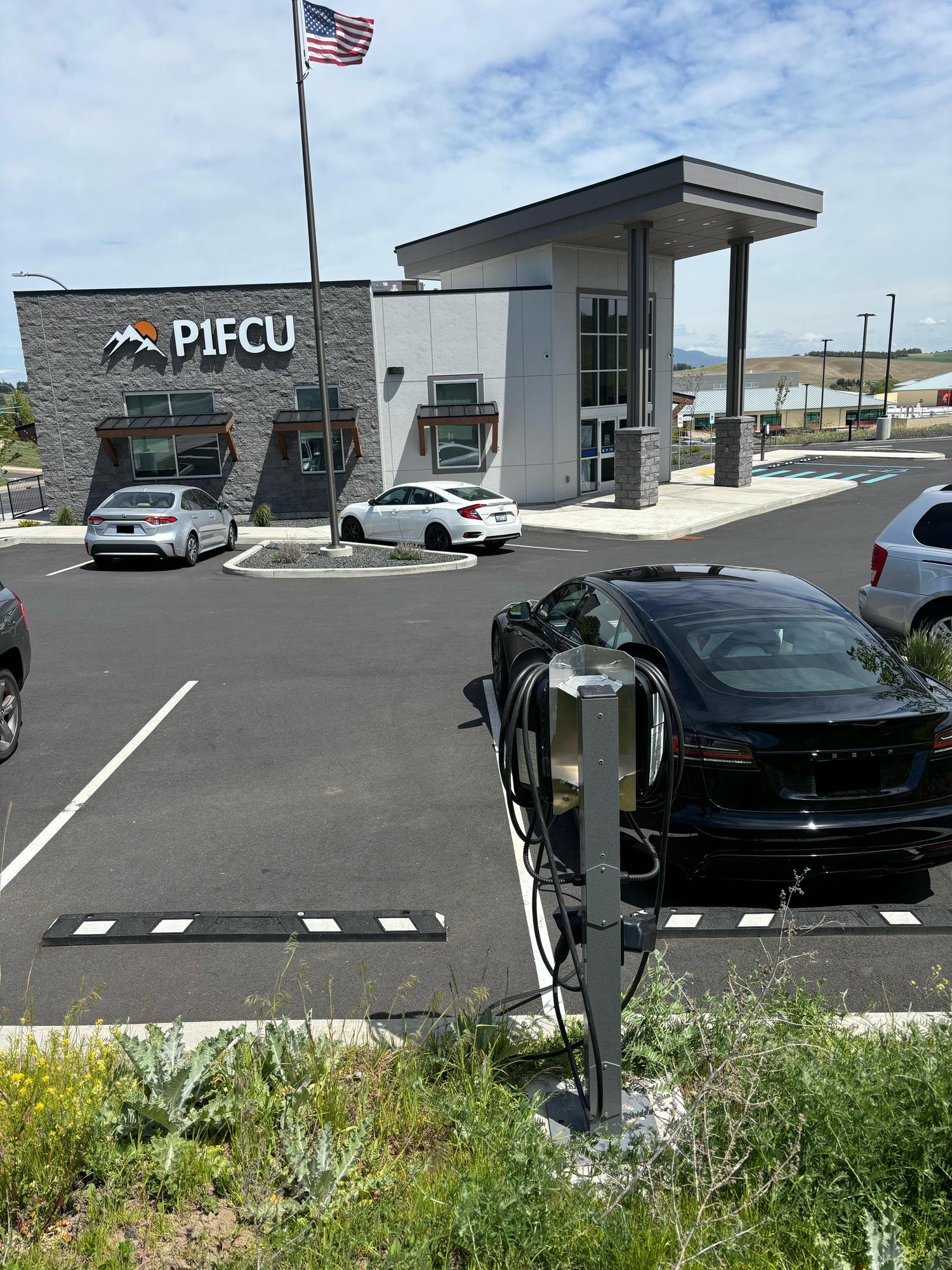 P1FCU | Pullman, WA | EV Station
