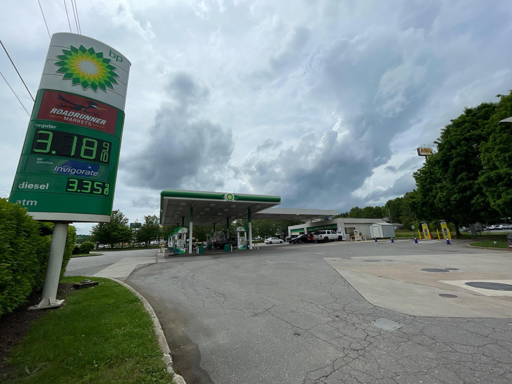 Roadrunner Market / BP Station | Asheville, NC | EV Station