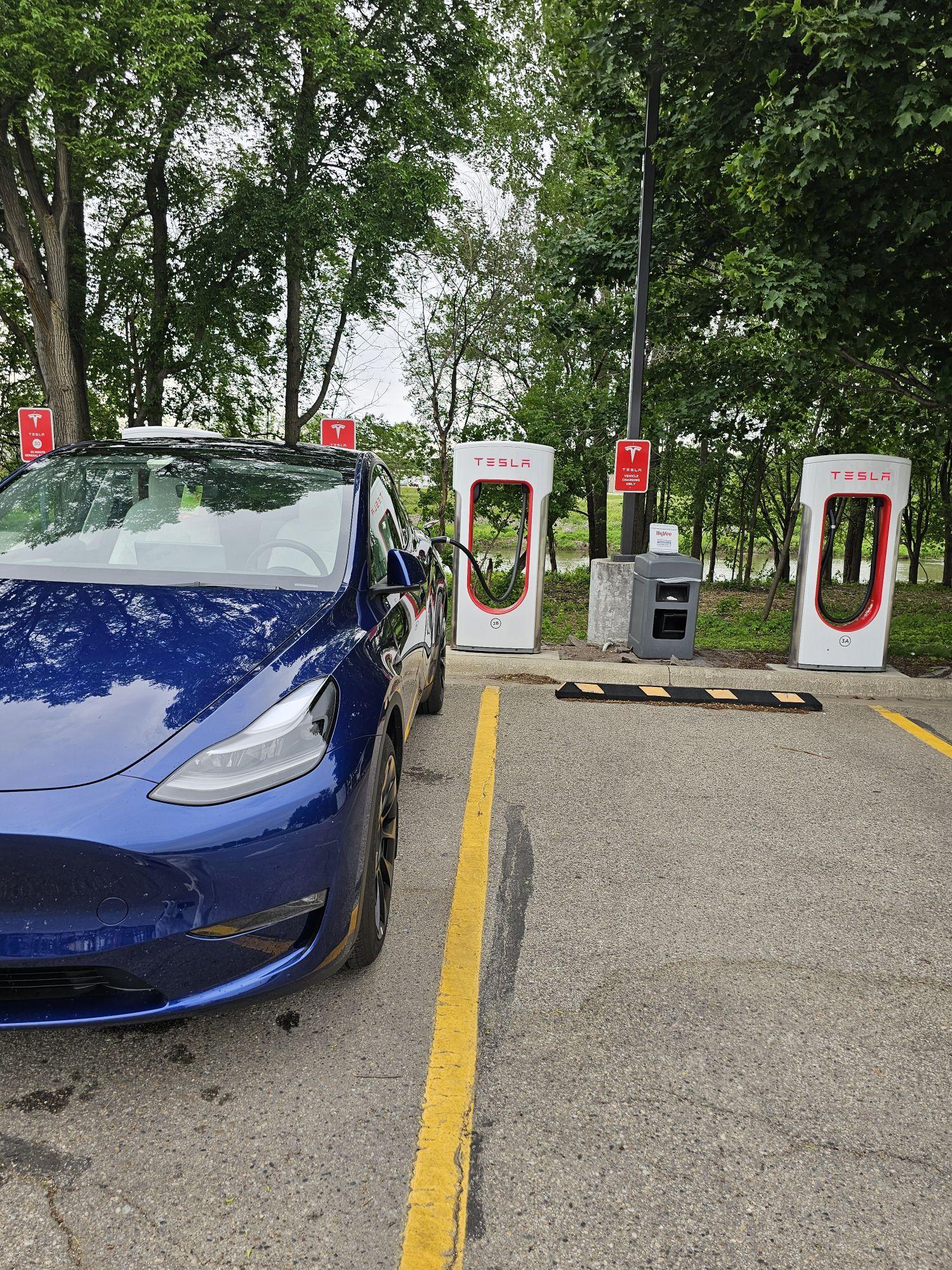 Hy-Vee Rochester | Rochester, MN | EV Station