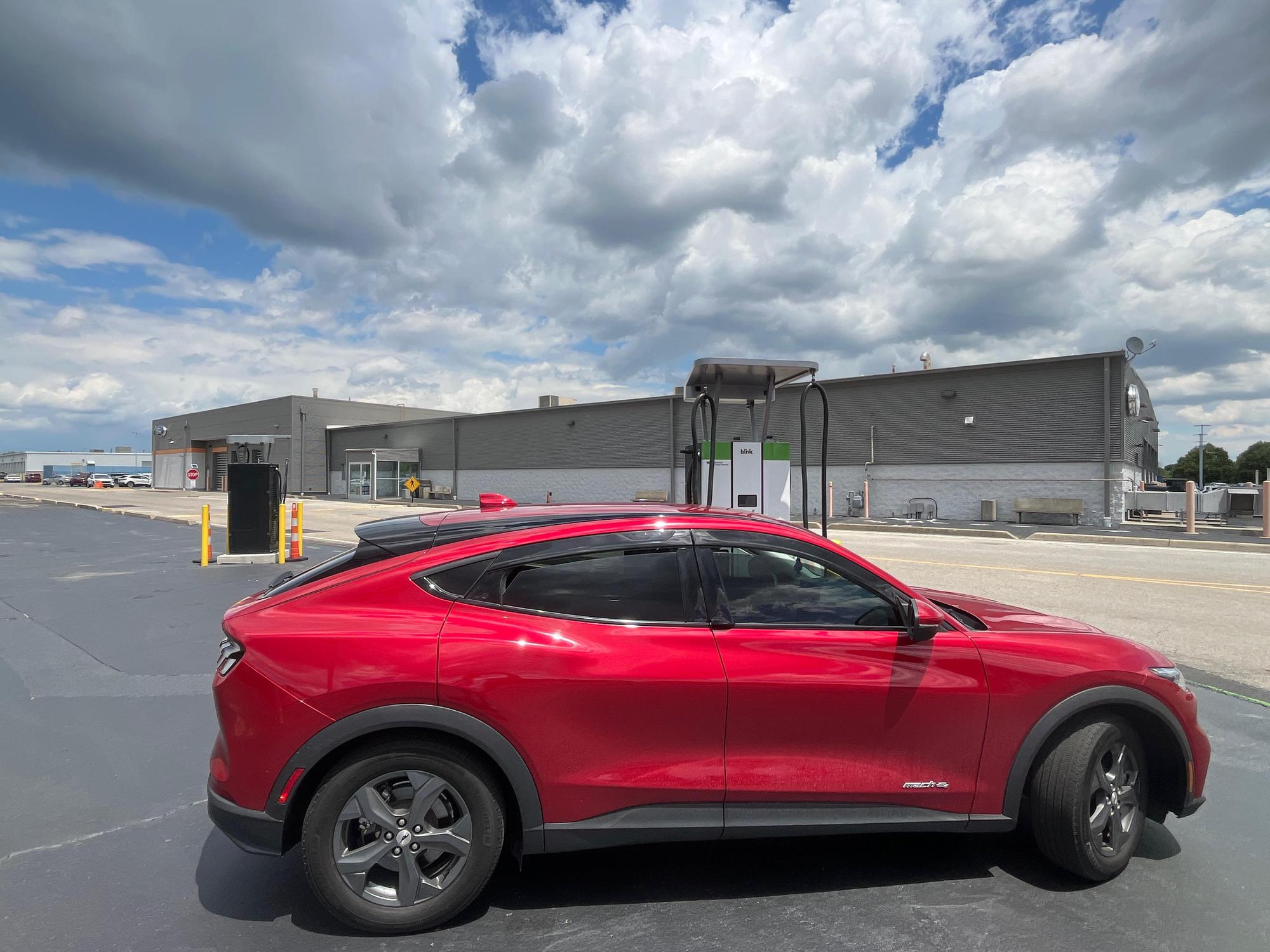 Ricart Ford – West Lot | Groveport, OH | EV Station