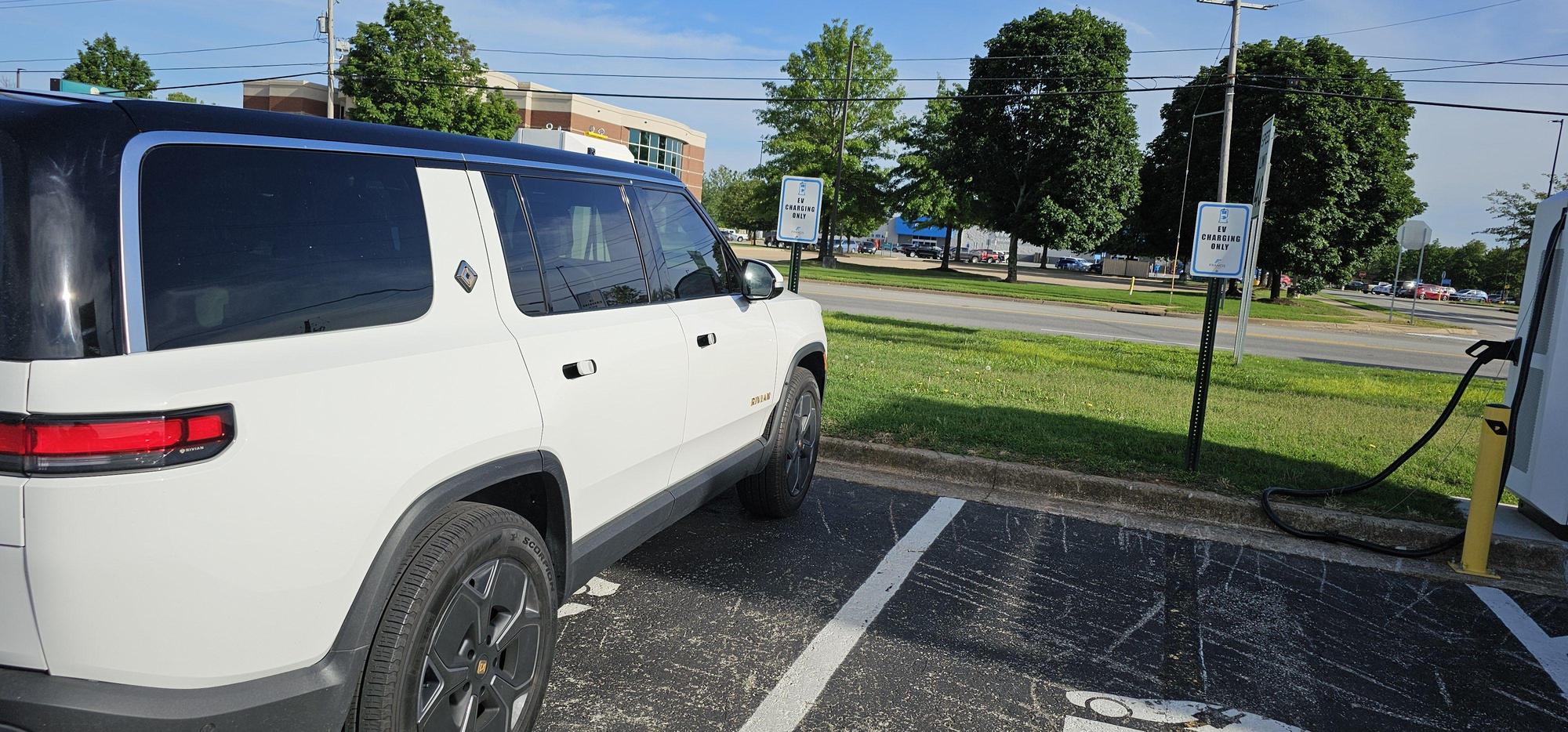 Harps Food Stores | Springdale, AR | EV Station
