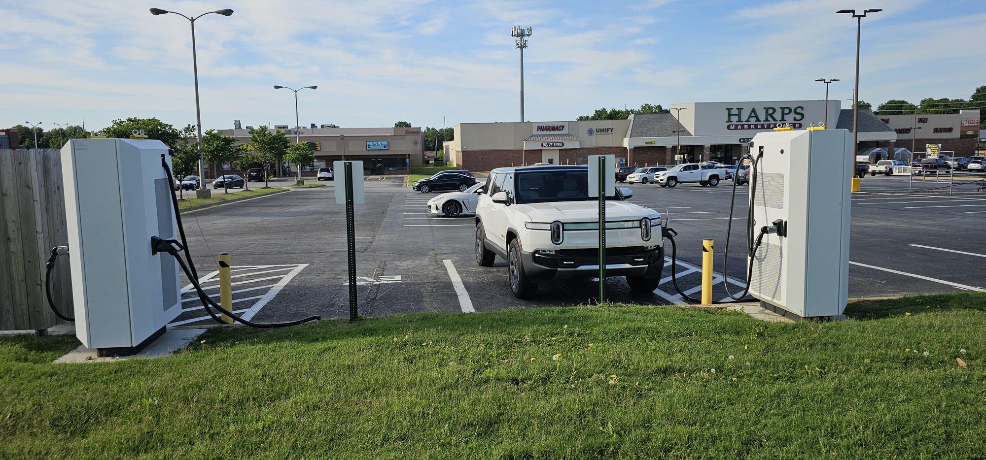 Harps Food Stores | Springdale, AR | EV Station
