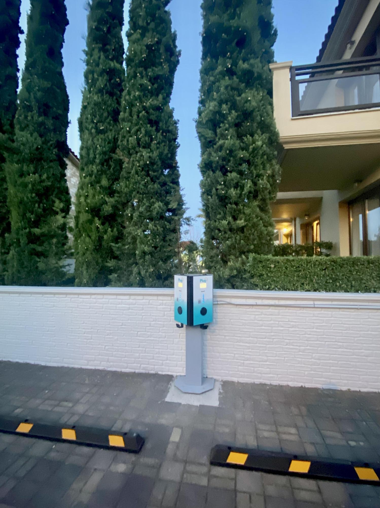 PlugQ Mediterranean Village | 7JP4+69 Παραλία, Ελλάδα | EV Station