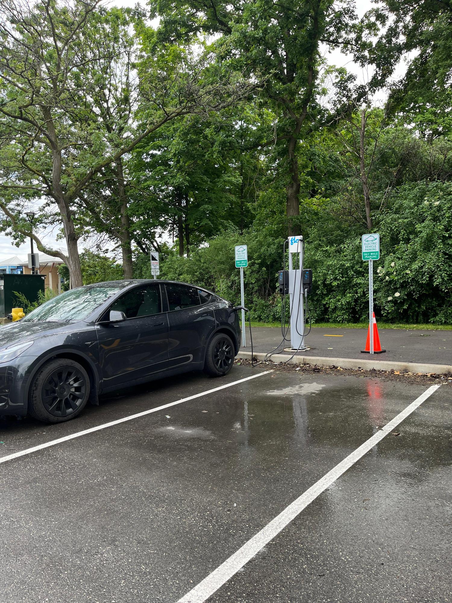 Bathurst Clark Resource Library | Vaughan, ON | EV Station