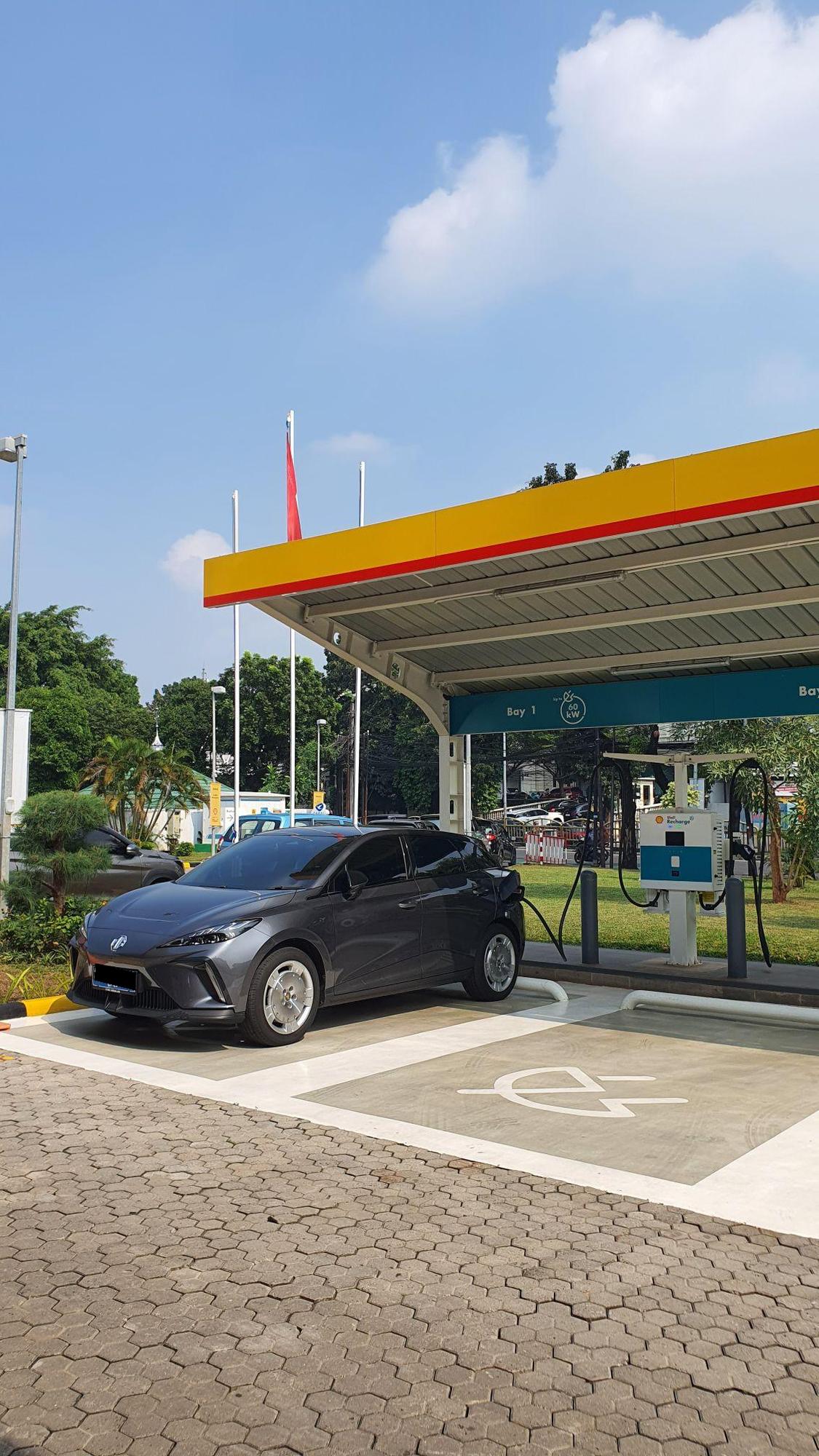 Shell Recharge Soepomo | QR9W+GM4, Jl. Prof. DR. Soepomo, RT.13/RW.2 ...