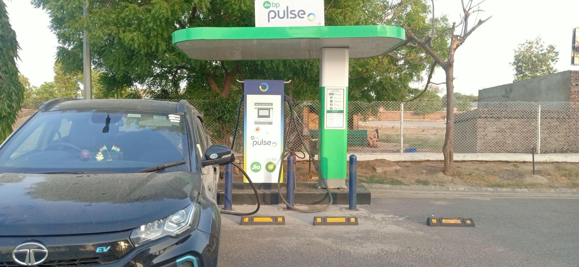 JioBP Pulse 60kwh Fast Charger | Balrai Bangar, UP | EV Station