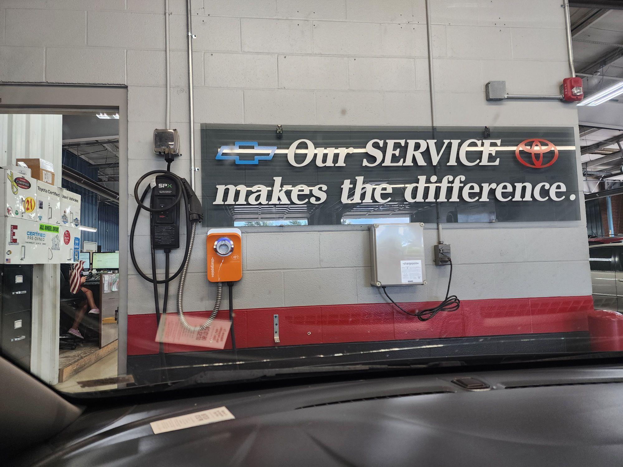 Dan Hecht Chevrolet Toyota | Effingham, IL | EV Station