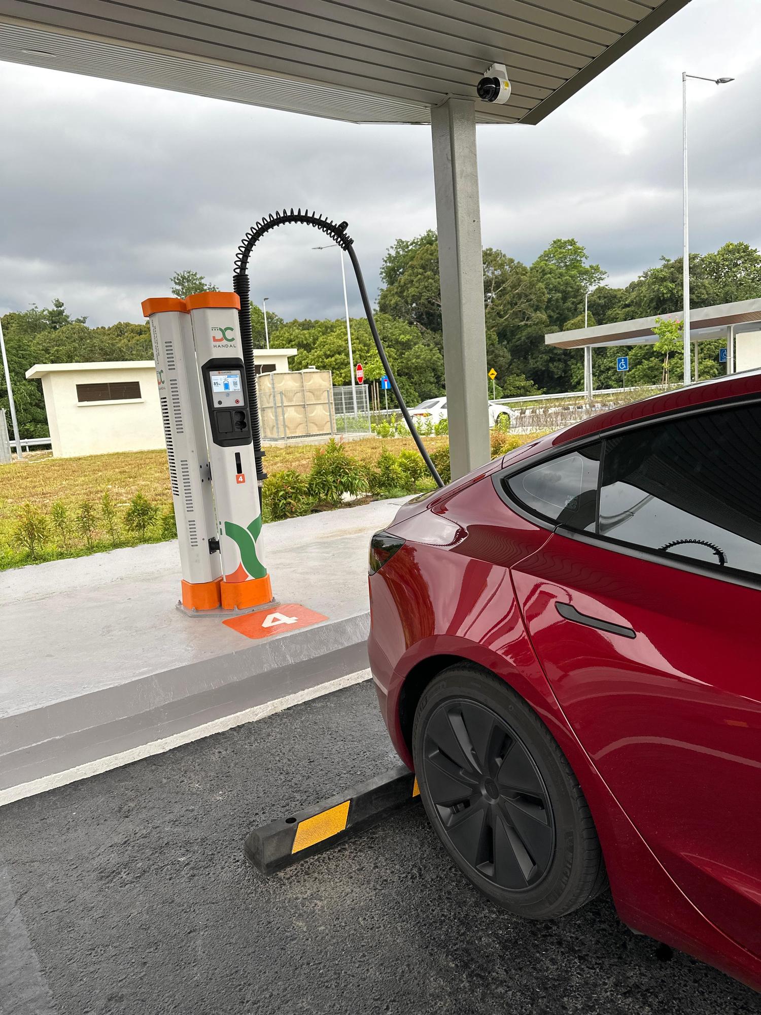 WCE E32 Taiping Selatan Toll Plaza SB by DC Handal [400 kW | 4 DCs ...