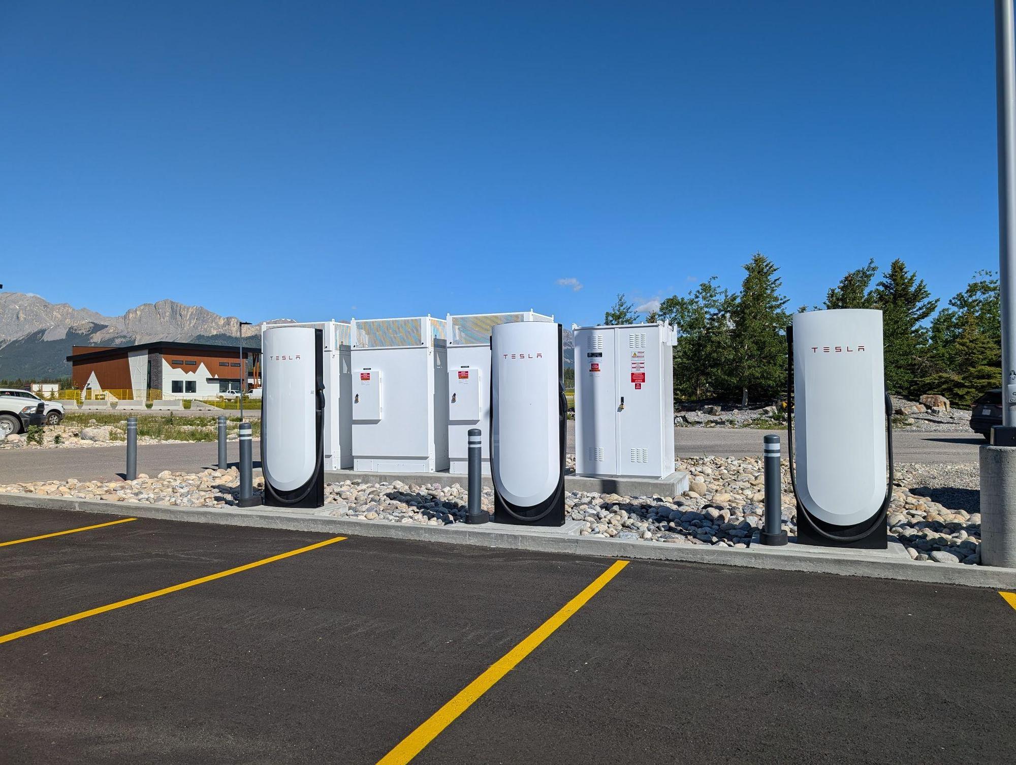 Kananaskis Travel Centre - North (2) | Seebe, AB | EV Station