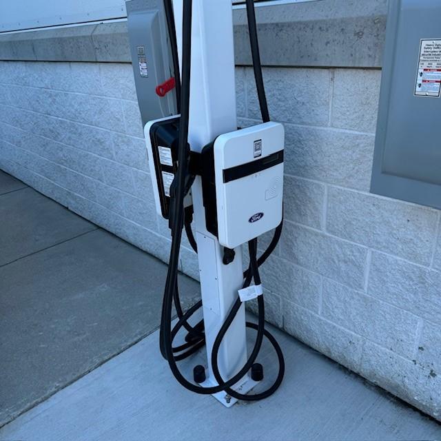 Highbury Ford - Service | London, ON | EV Station
