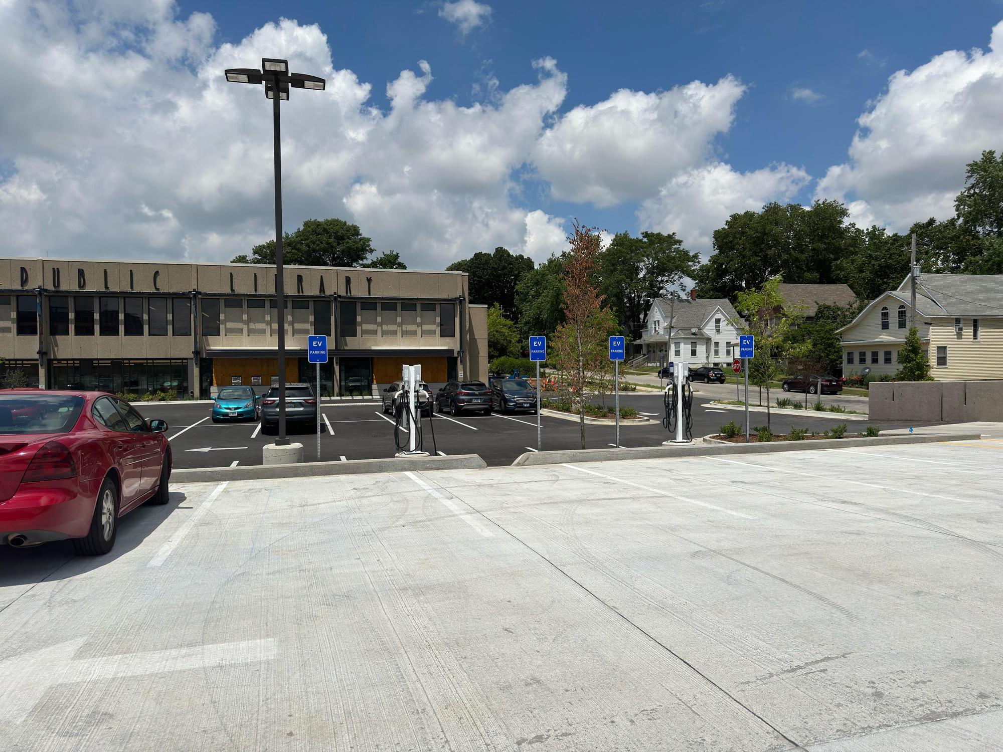 Bloomington Public Library | Bloomington, IL | EV Station