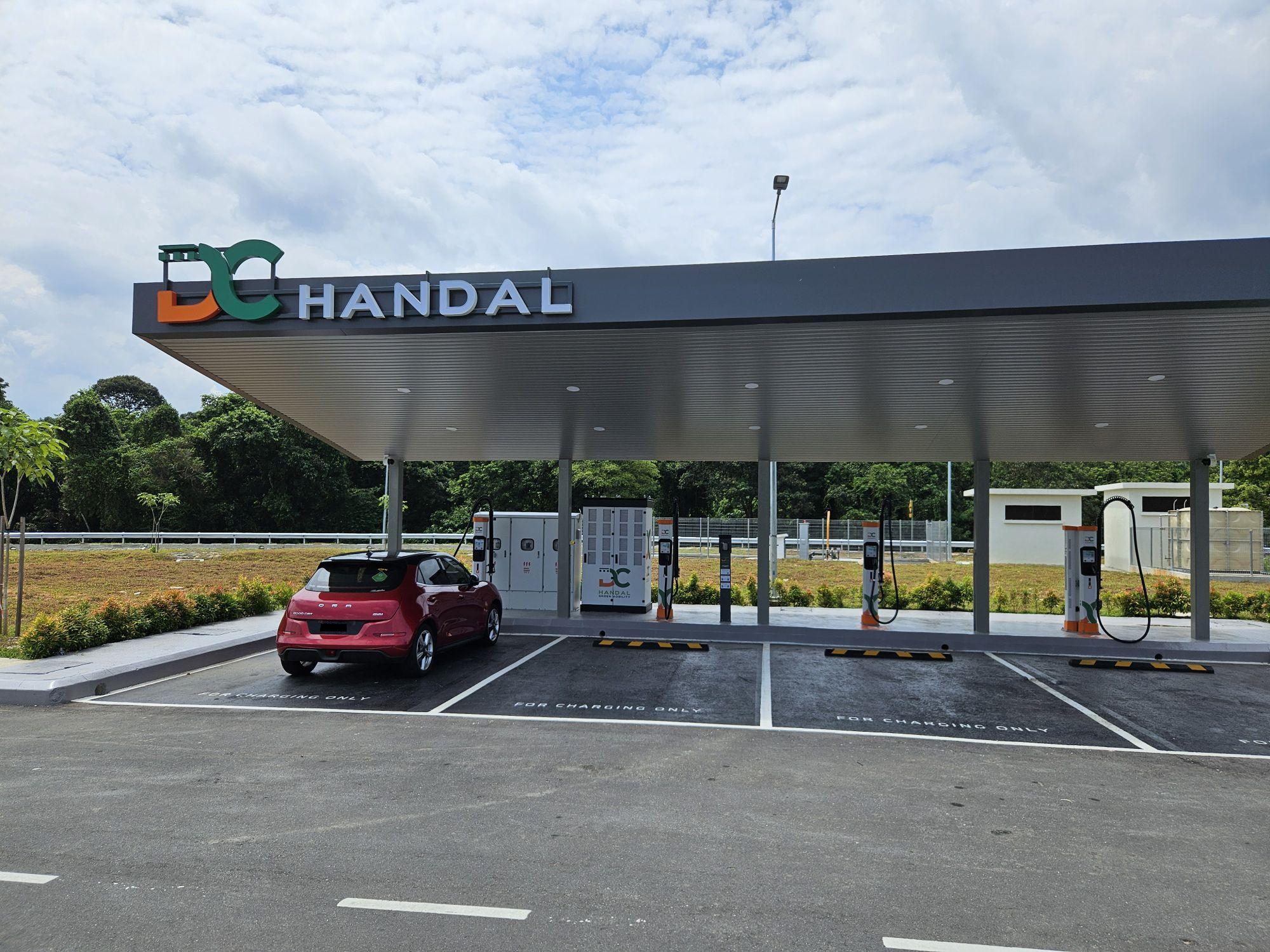 WCE E32 Taiping Selatan Toll Plaza SB by DC Handal [400 kW | 4 DCs ...