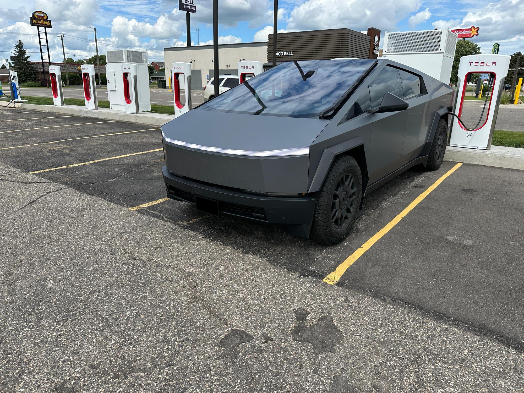 Perkins Restaurant & Bakery (1) | Fergus Falls, MN | EV Station