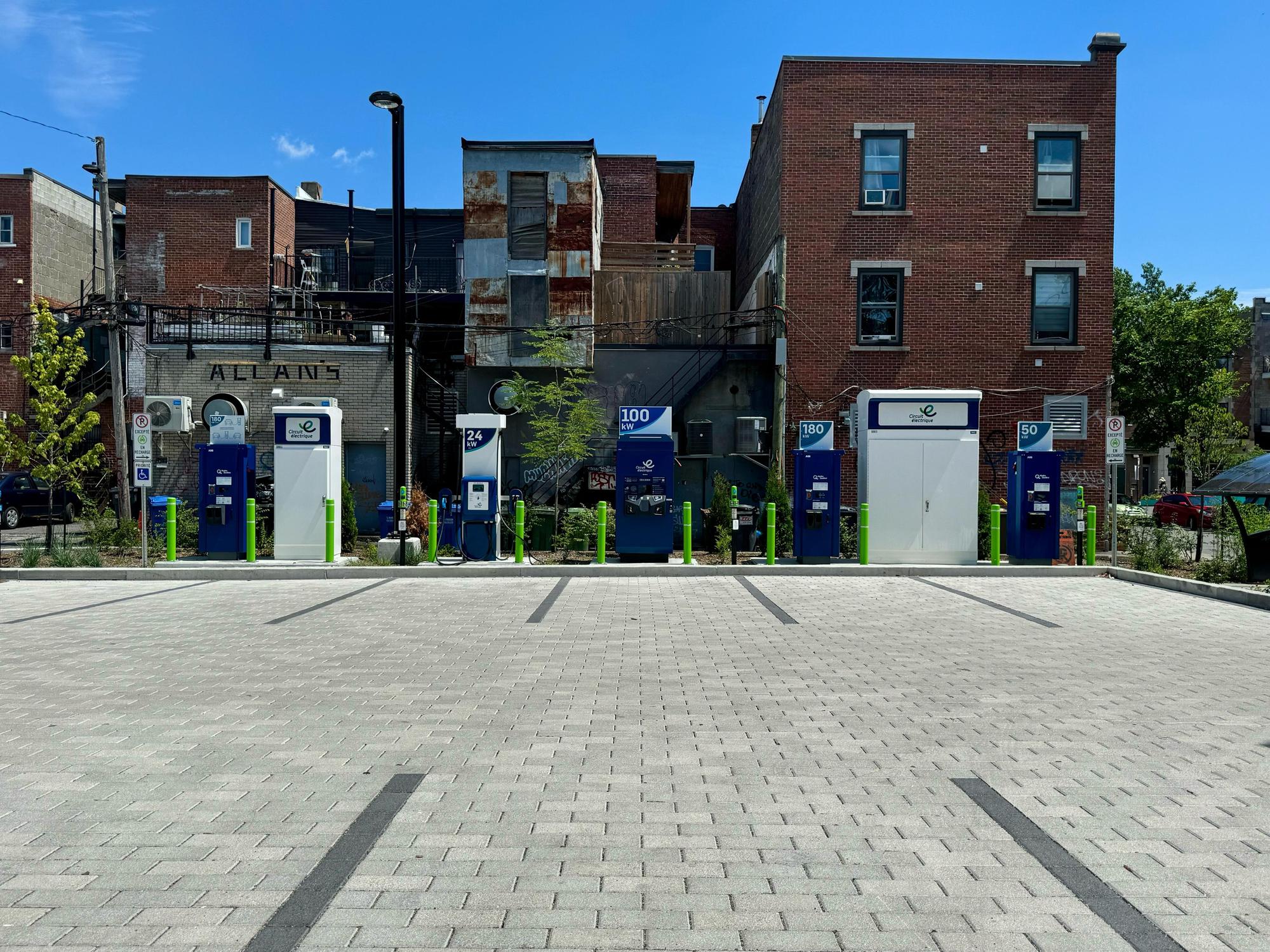 Pôle Mobilité Masson | Montréal, QC | EV Station