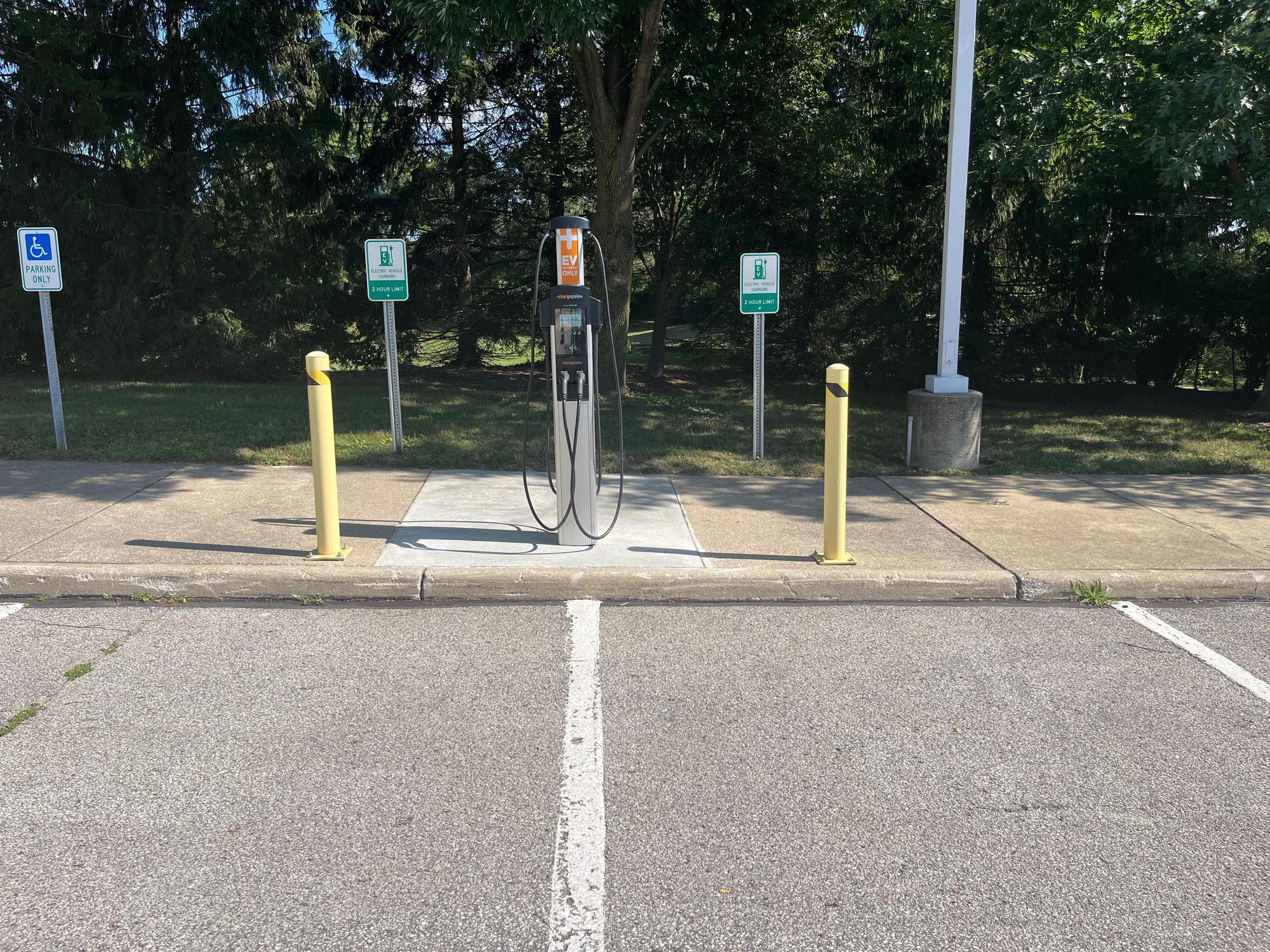 Beachwood Family Aquatic Center | Beachwood, OH | EV Station