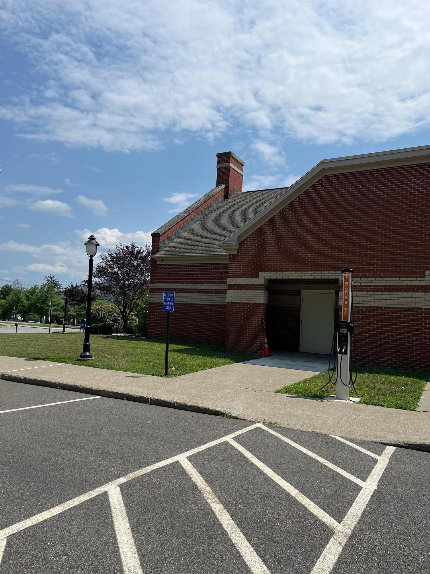 Fishkill Town Hall | Fishkill, NY | EV Station