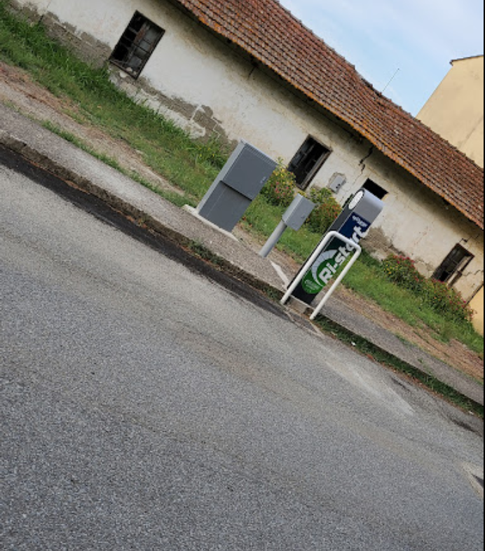 Viale R. Pacifici Parcheggio | Ferramonti, Calabria | EV Station
