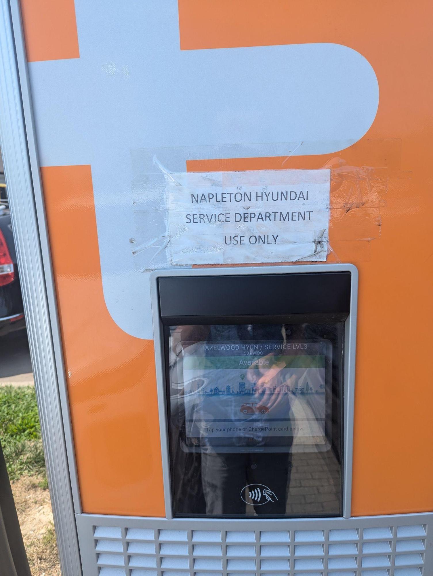 Napleton Hyundai | Hazelwood, MO | EV Station