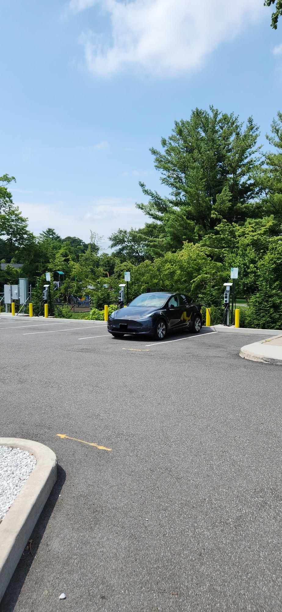Ridgefield Shopping Center - CVS | Ridgefield, CT | EV Station