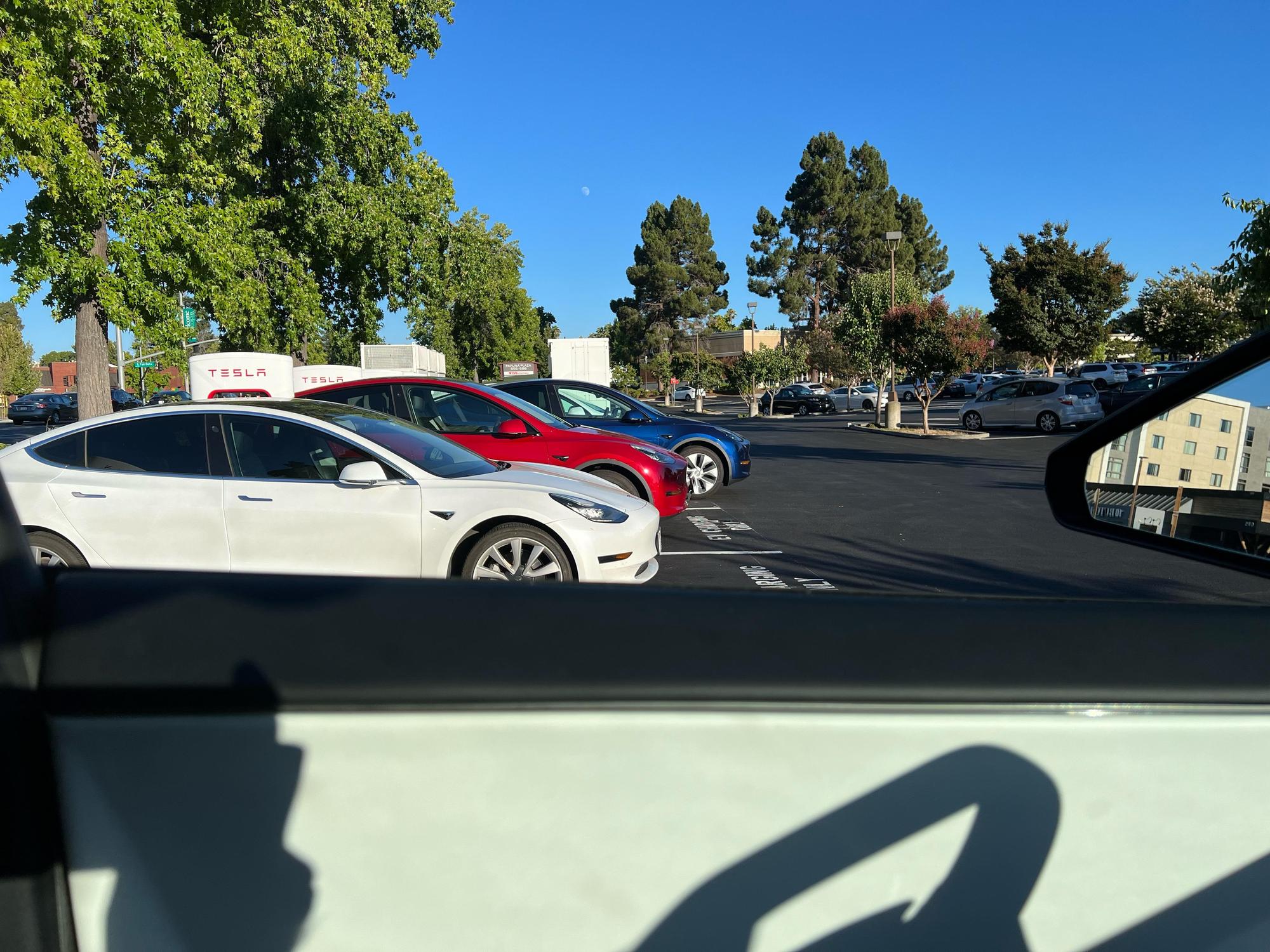 Pavlina Plaza Shopping Center | Sunnyvale, CA | EV Station