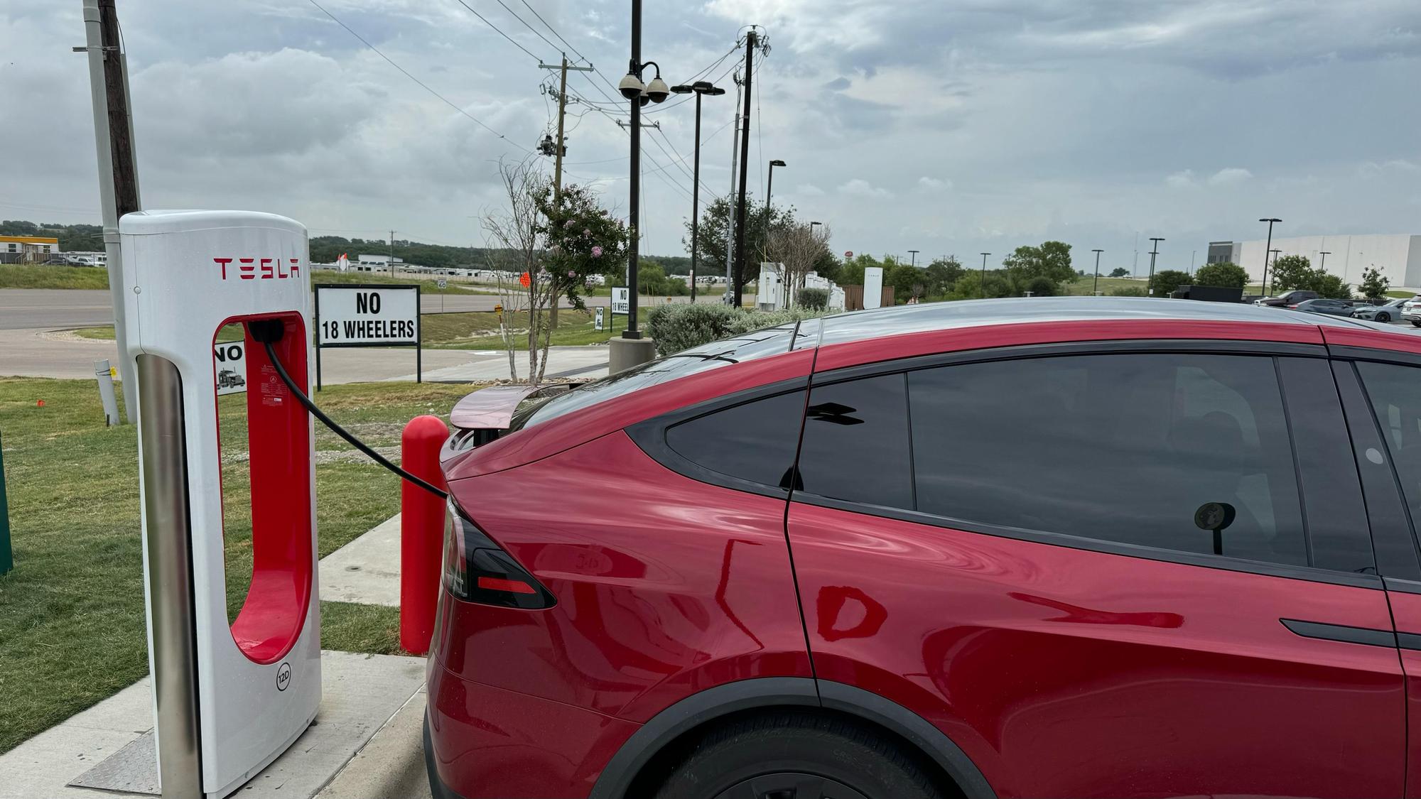 Abbott's Travel Center | Abbott, TX | EV Station